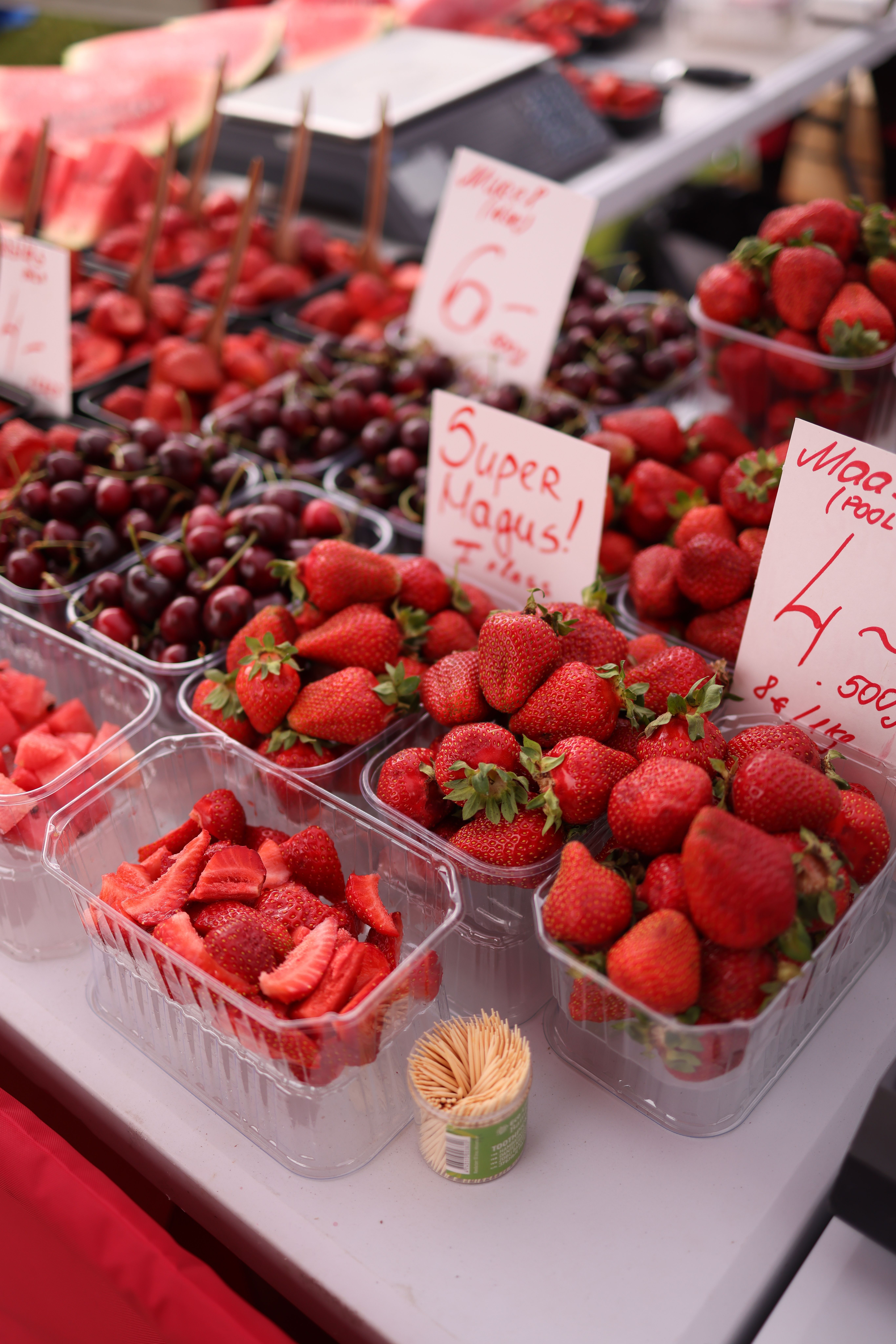 Strawberries at the farmers market · Free Stock Photo