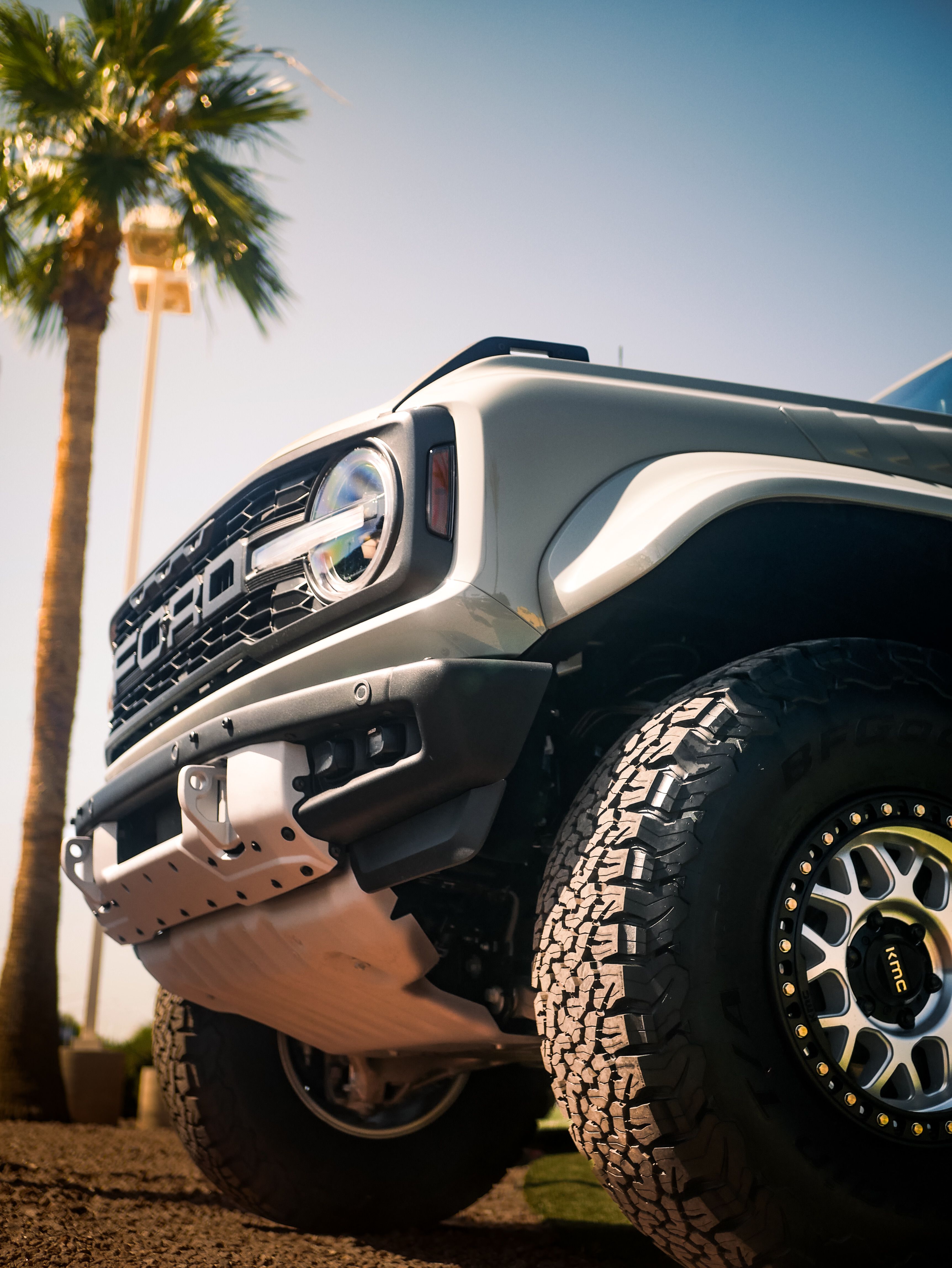 Front of a 4x4 Ford Car · Free Stock Photo