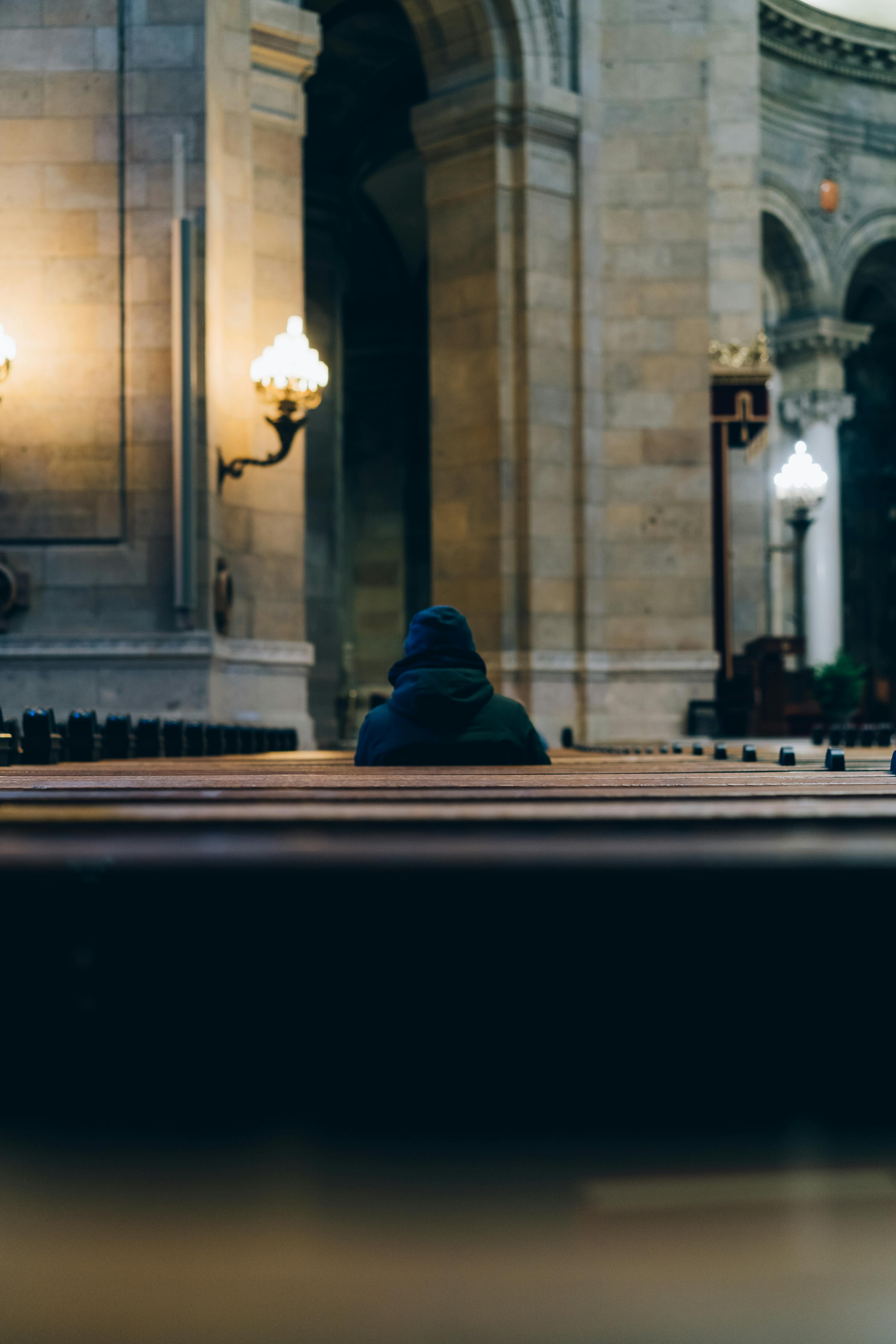 People Praying In Church Photos, Download The BEST Free People Praying ...