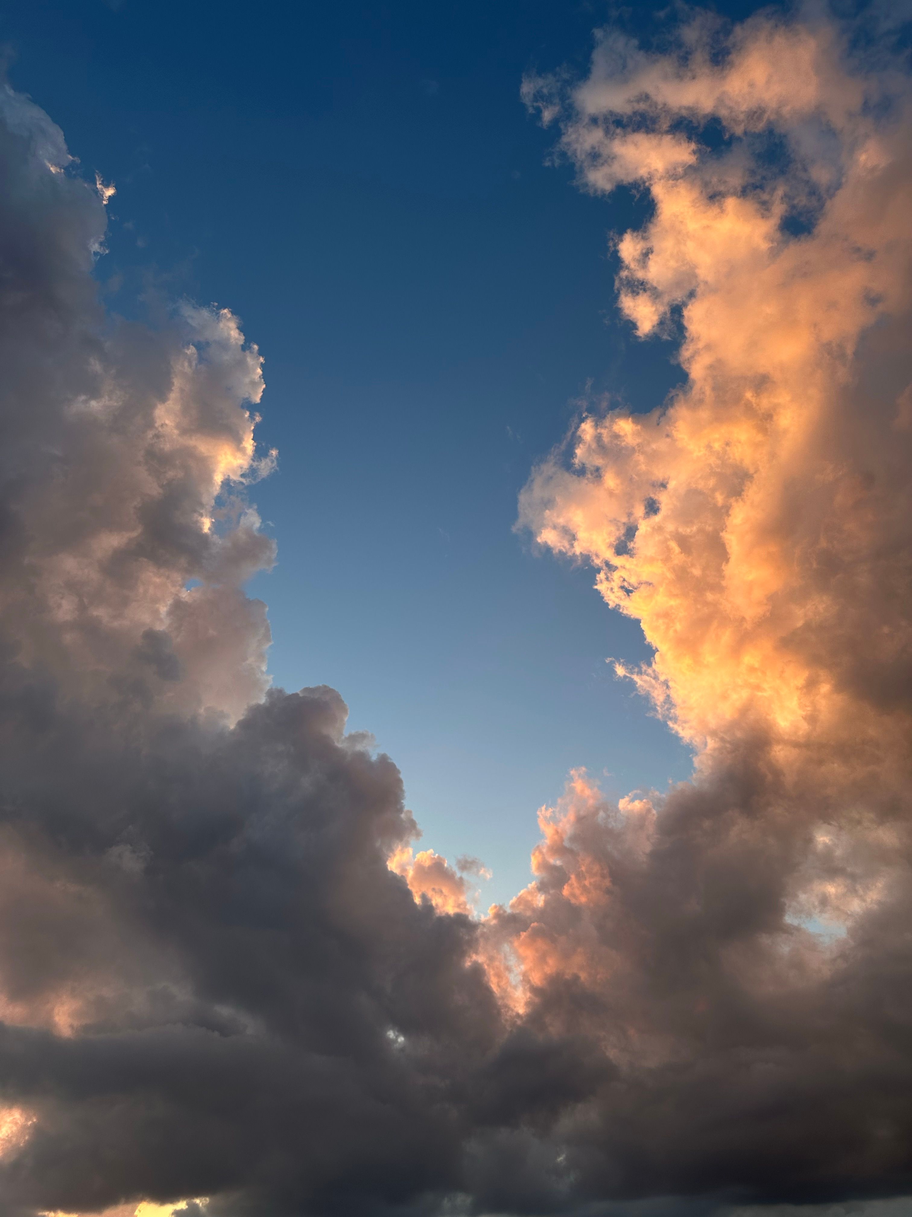 Photograph of Clouds at Sunset · Free Stock Photo