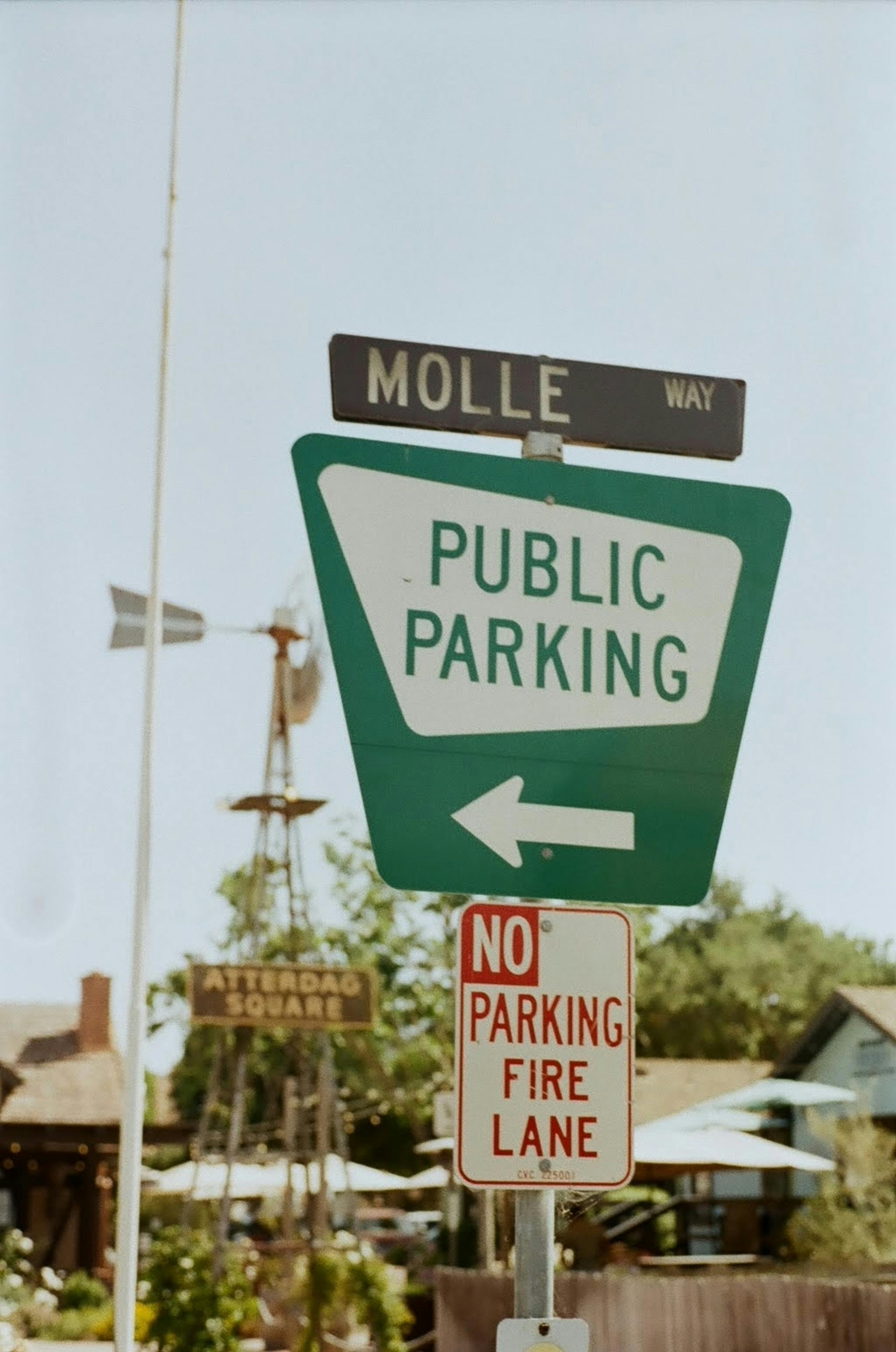 Traffic Signs Directing to Public Parking · Free Stock Photo