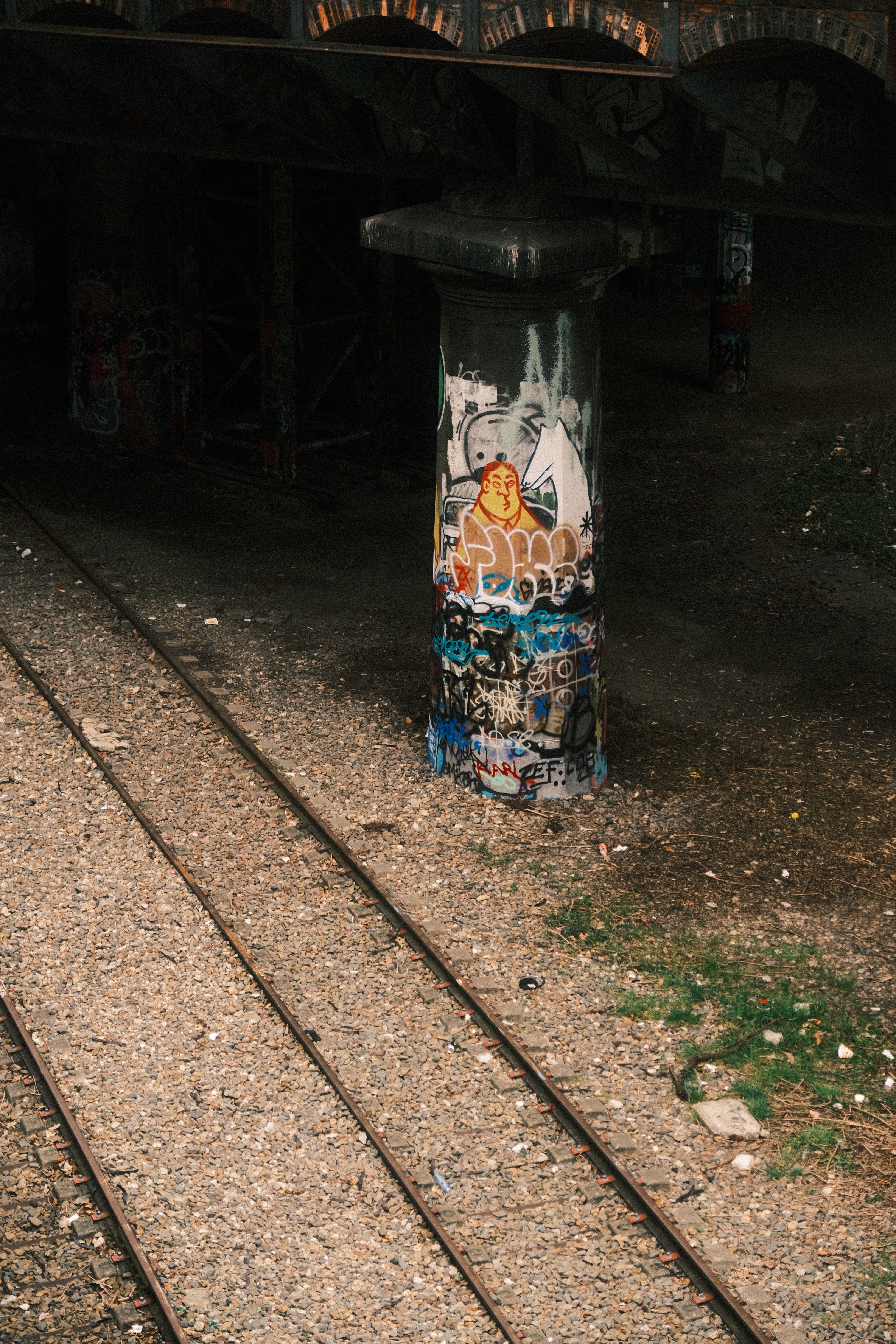 Graffiti Pillar Photos, Download The BEST Free Graffiti Pillar Stock ...