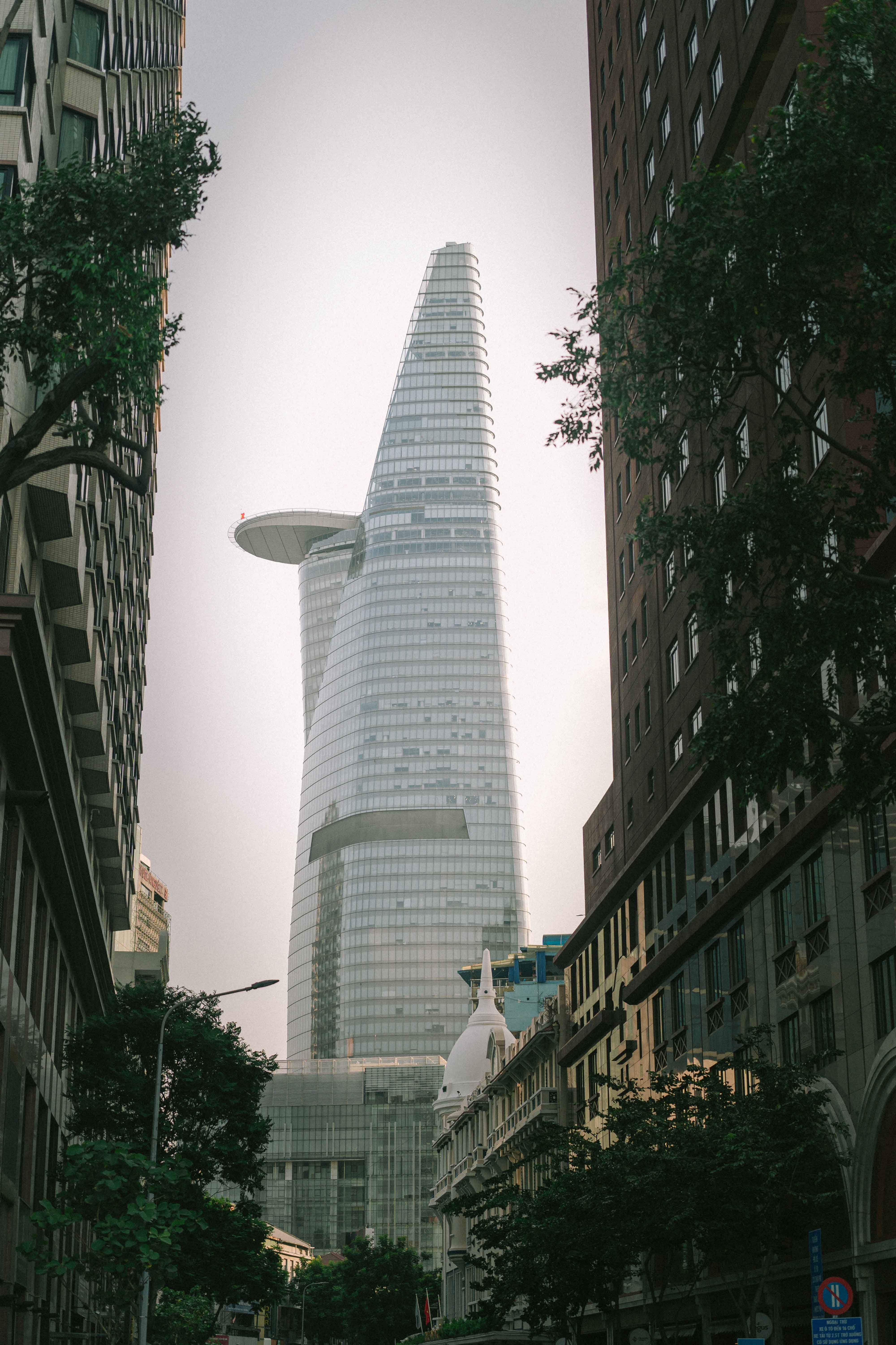 Modern Skyscraper Towering over City · Free Stock Photo
