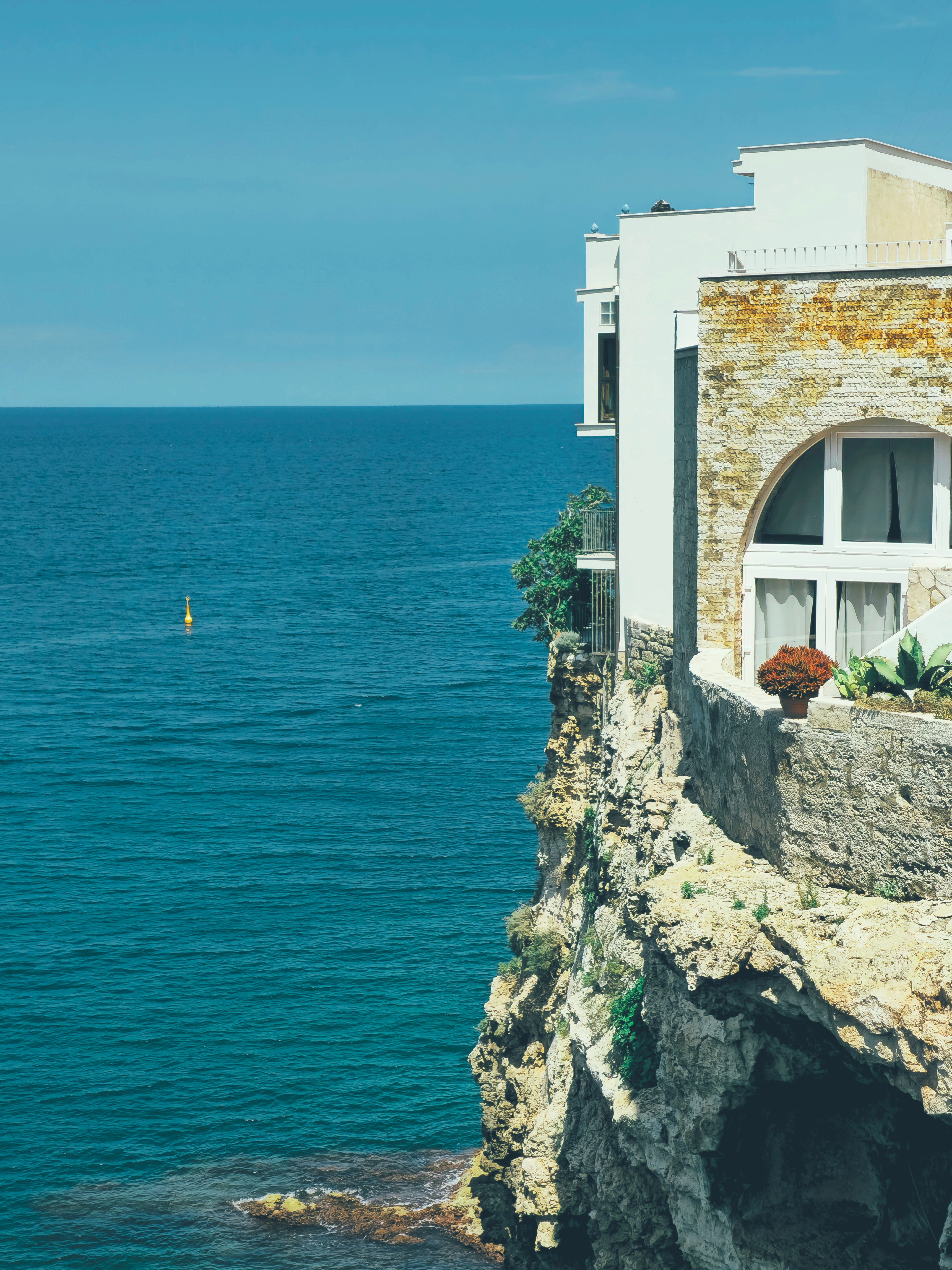 A Building on a Cliff · Free Stock Photo