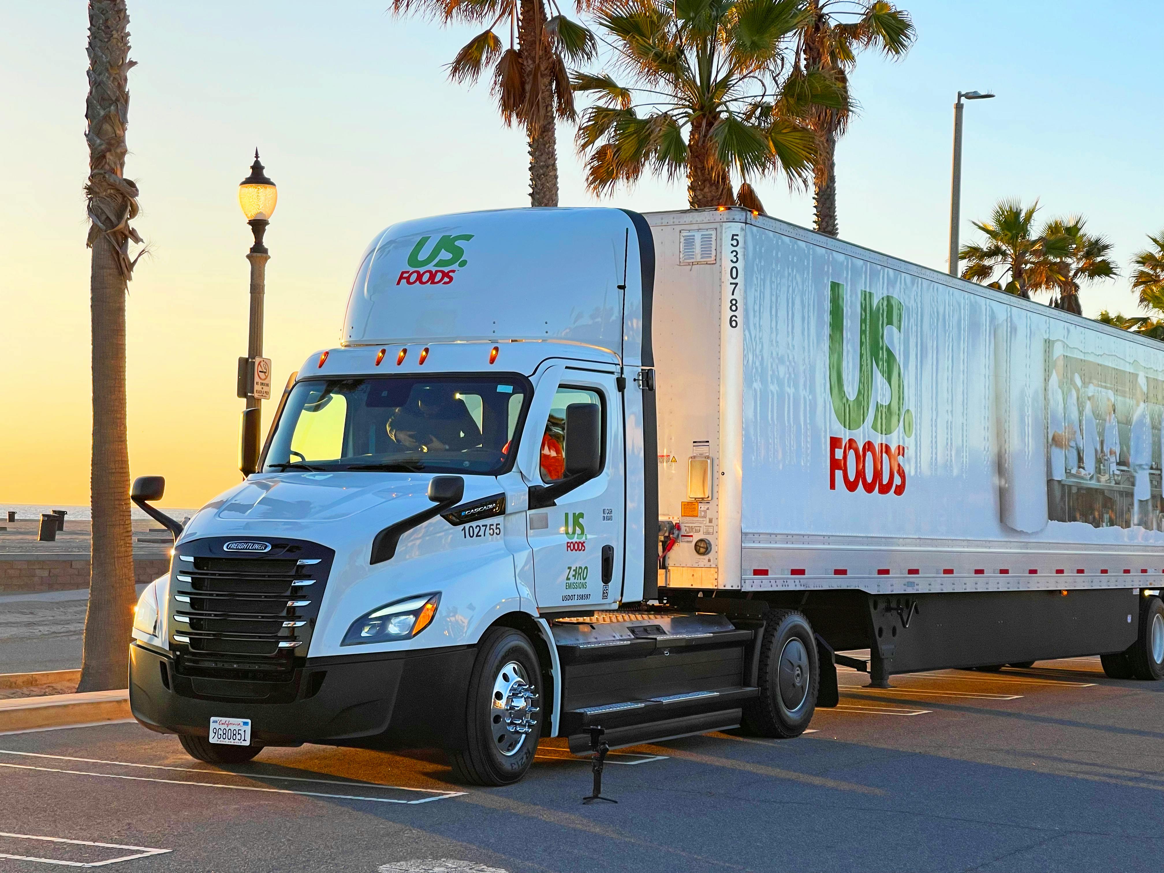 Semi-Trailer Truck of US Foods at the Seaside · Free Stock Photo