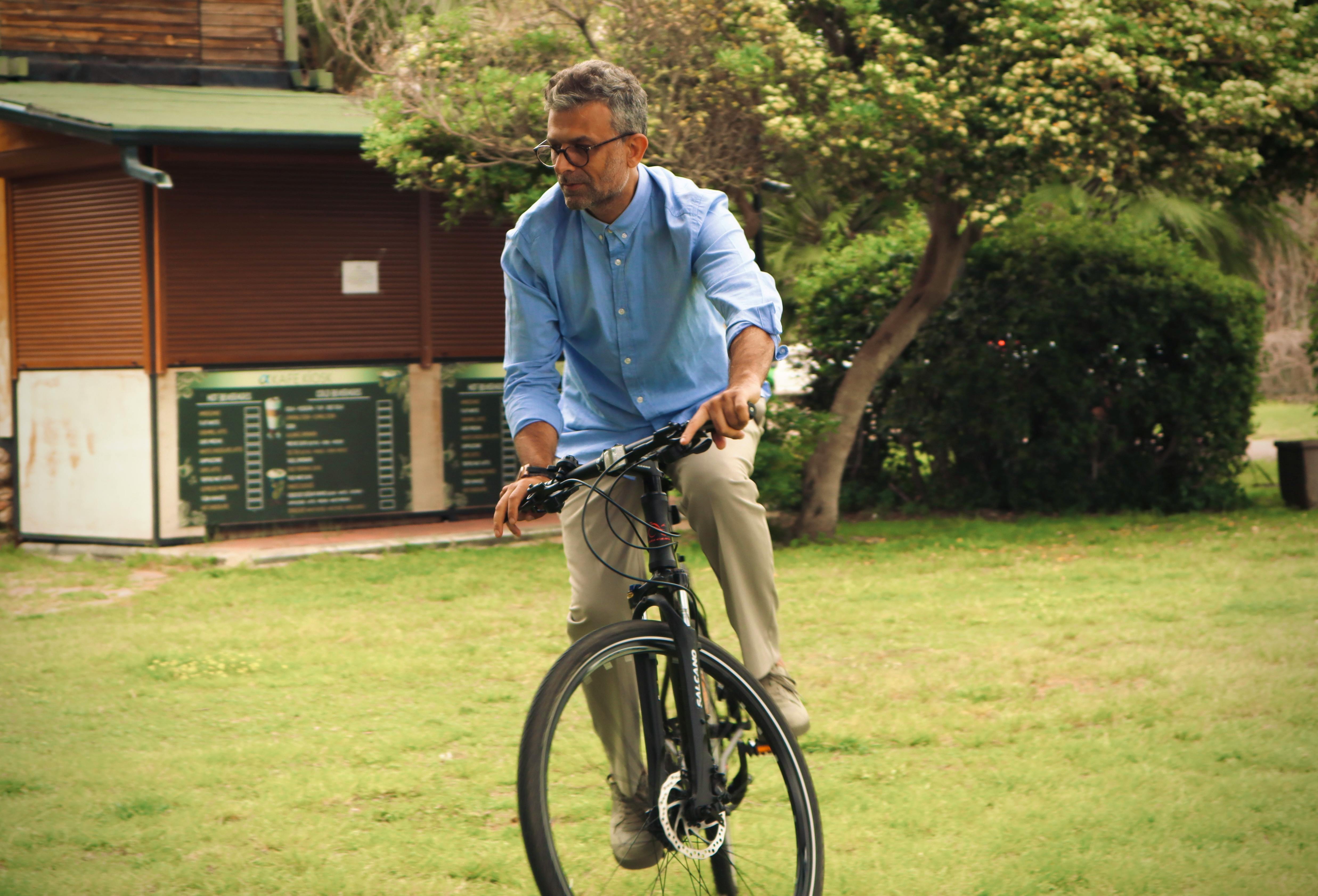cycling man · Free Stock Photo