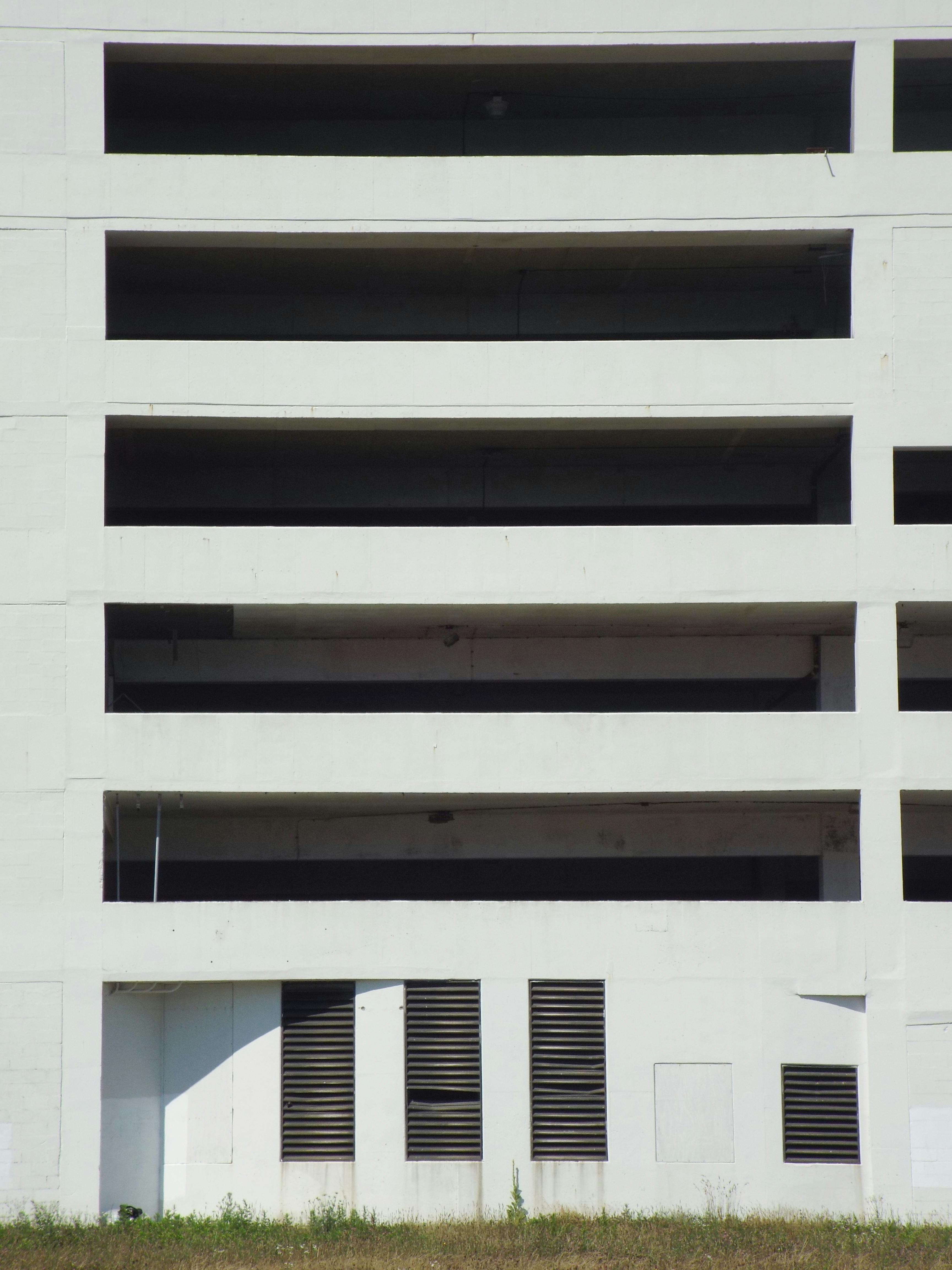 Photo of a white concrete building · Free Stock Photo