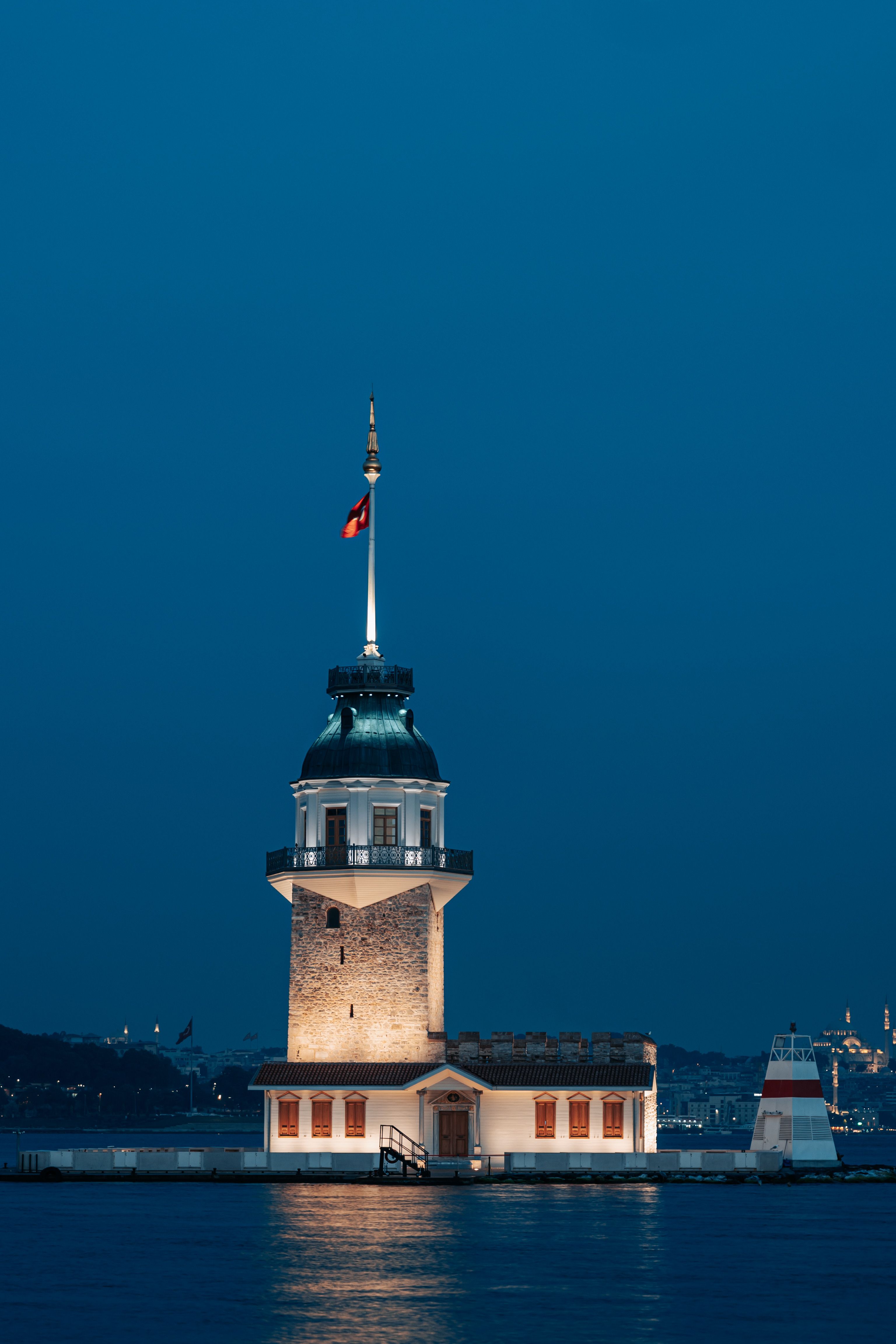 Leander Tower on Bosporus · Free Stock Photo
