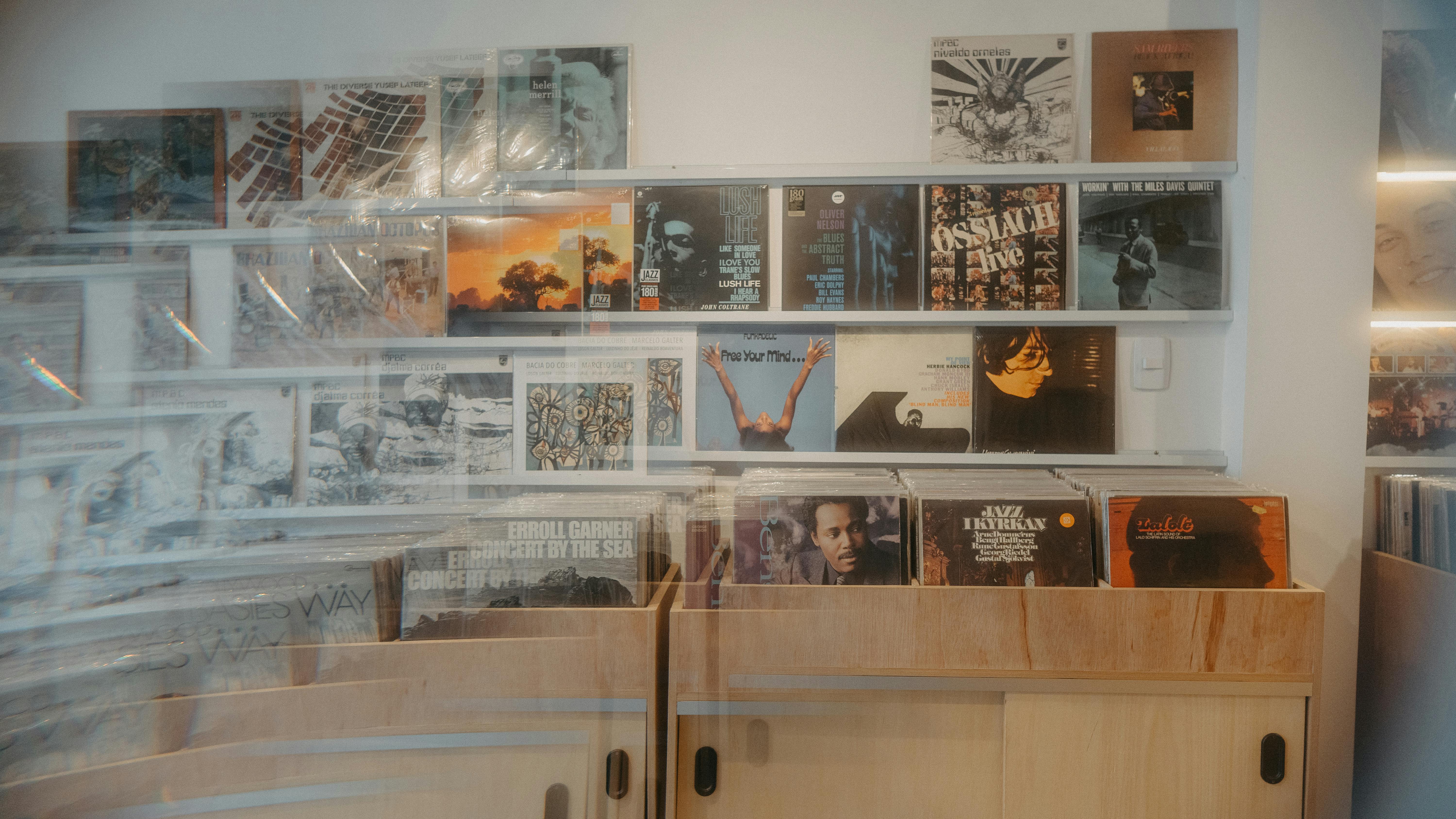 Collectors Room Photos, Download The BEST Free Collectors Room Stock ...