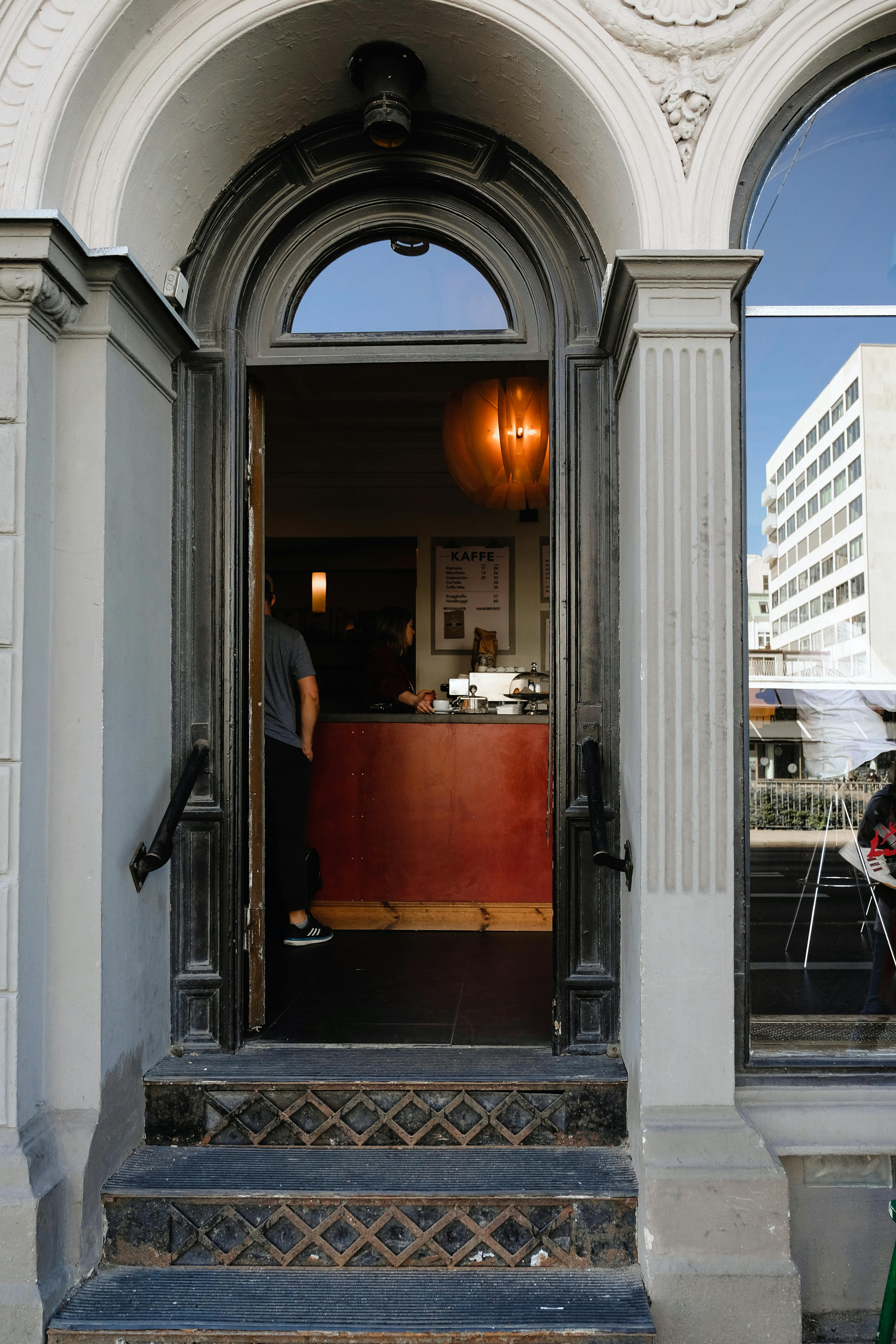 Building With An Open Door · Free Stock Photo