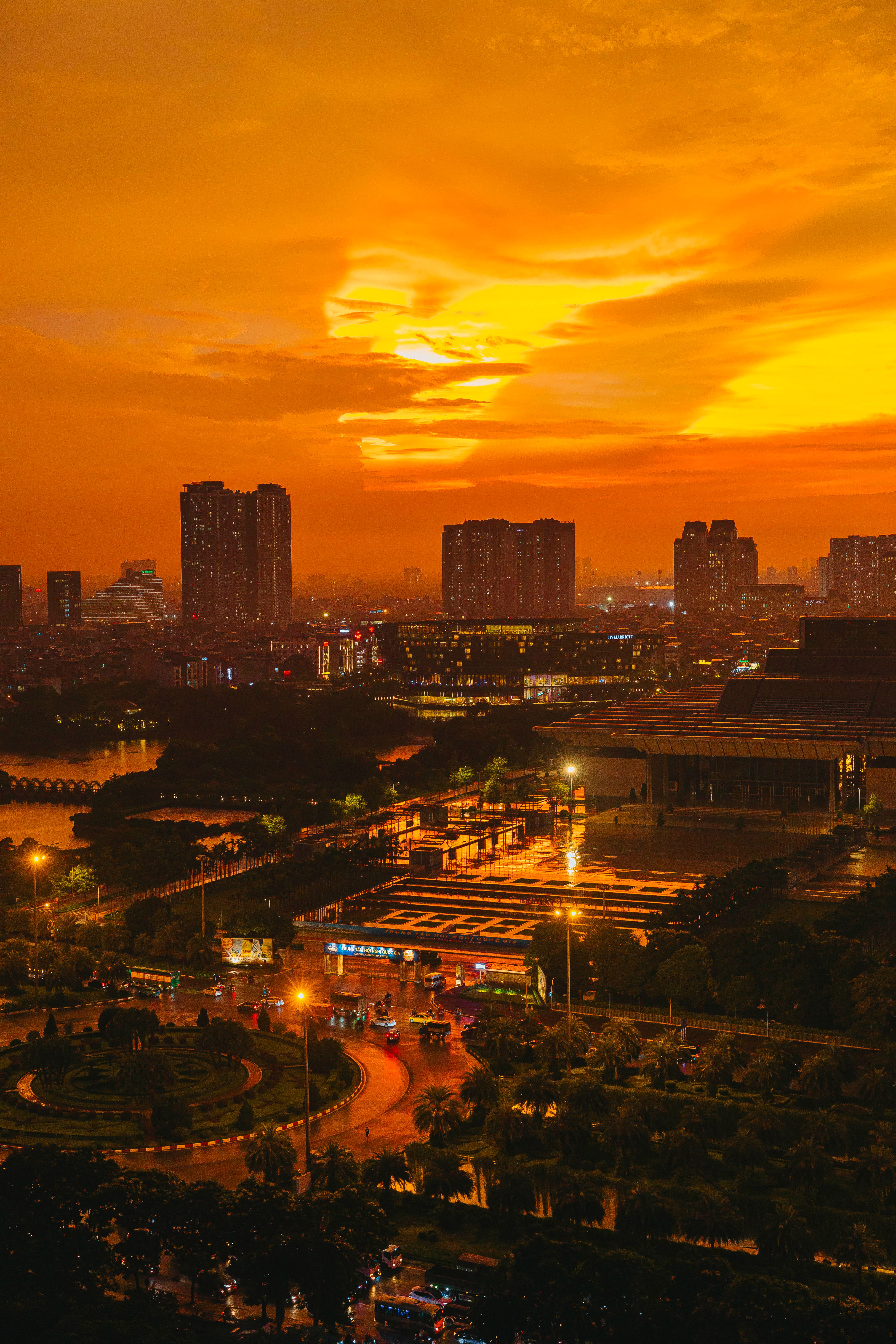 Yellow Sky over City at Sunset · Free Stock Photo