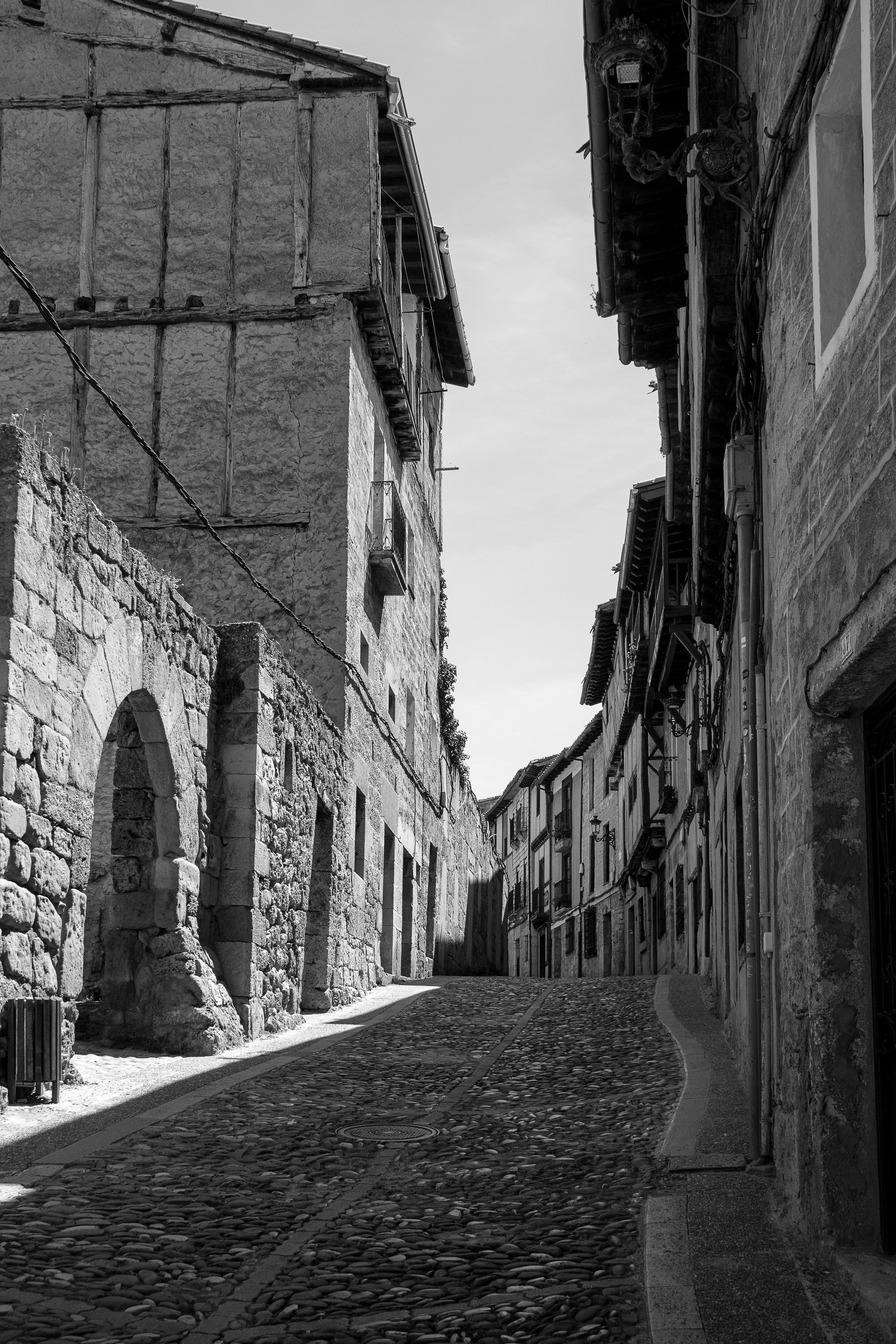 Black and White Photography of an Alley in Spain · Free Stock Photo