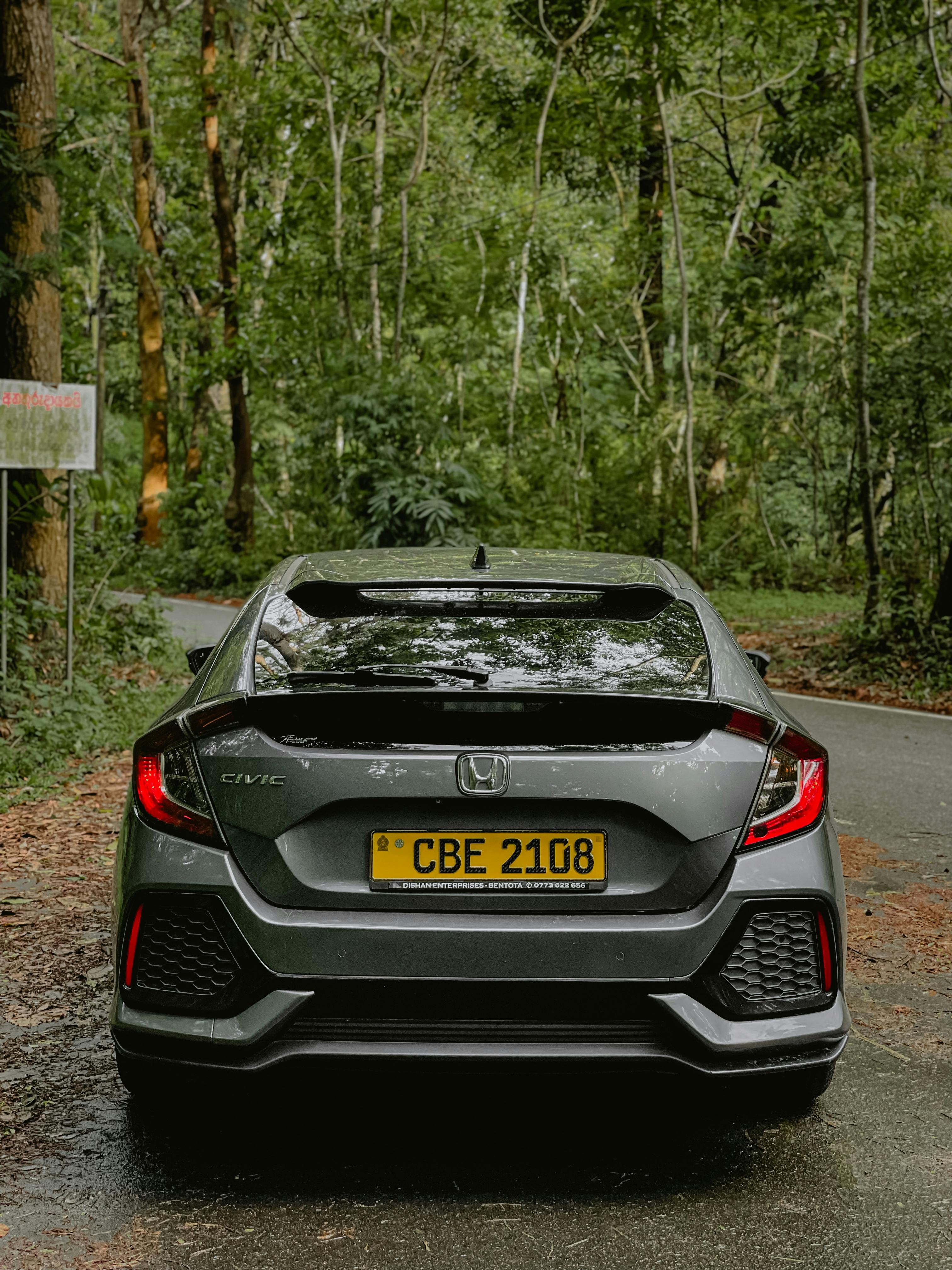Gray Honda Civic on Road · Free Stock Photo