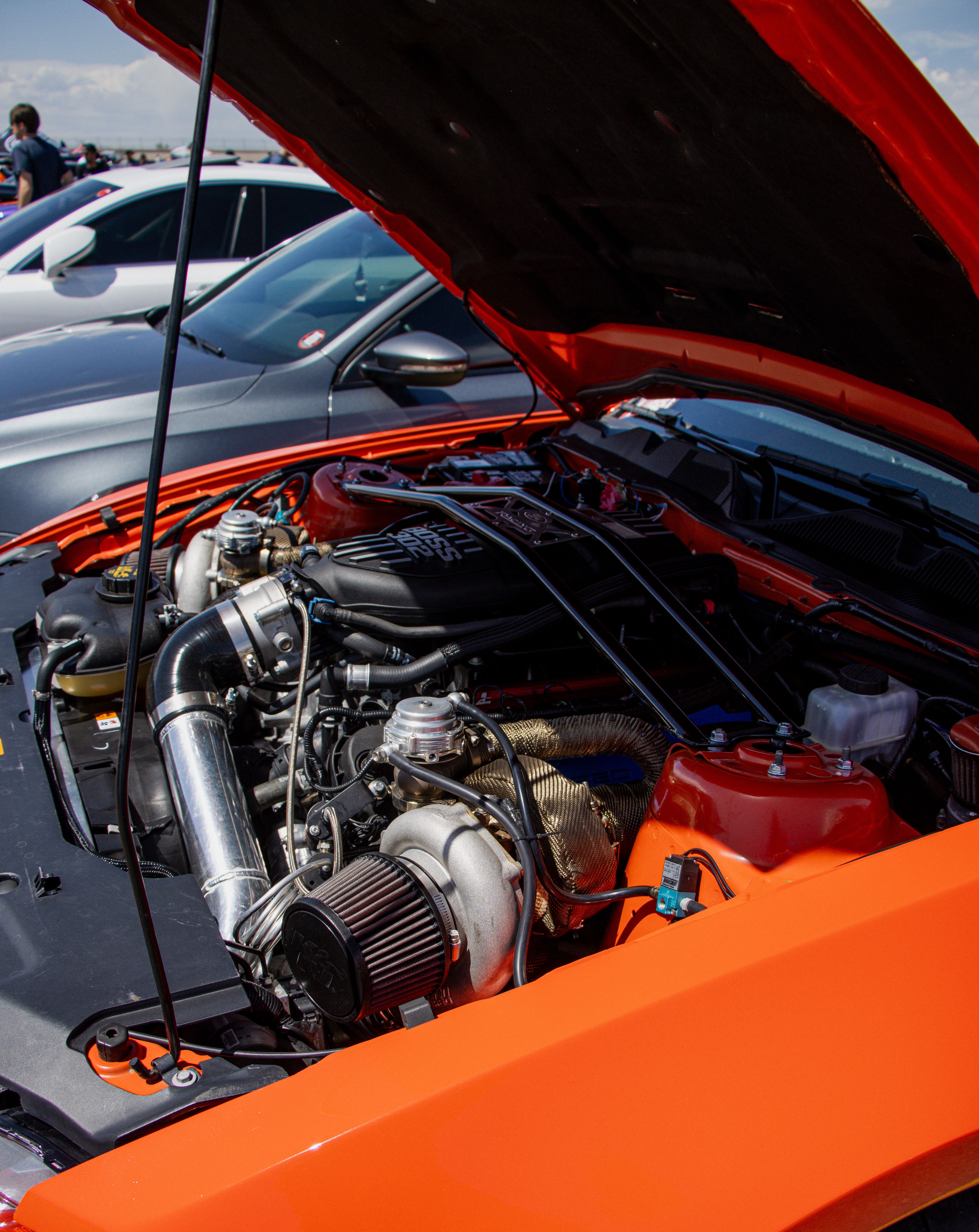 Side View of the Ford Mustang Boss 302 Engine Parts · Free Stock Photo