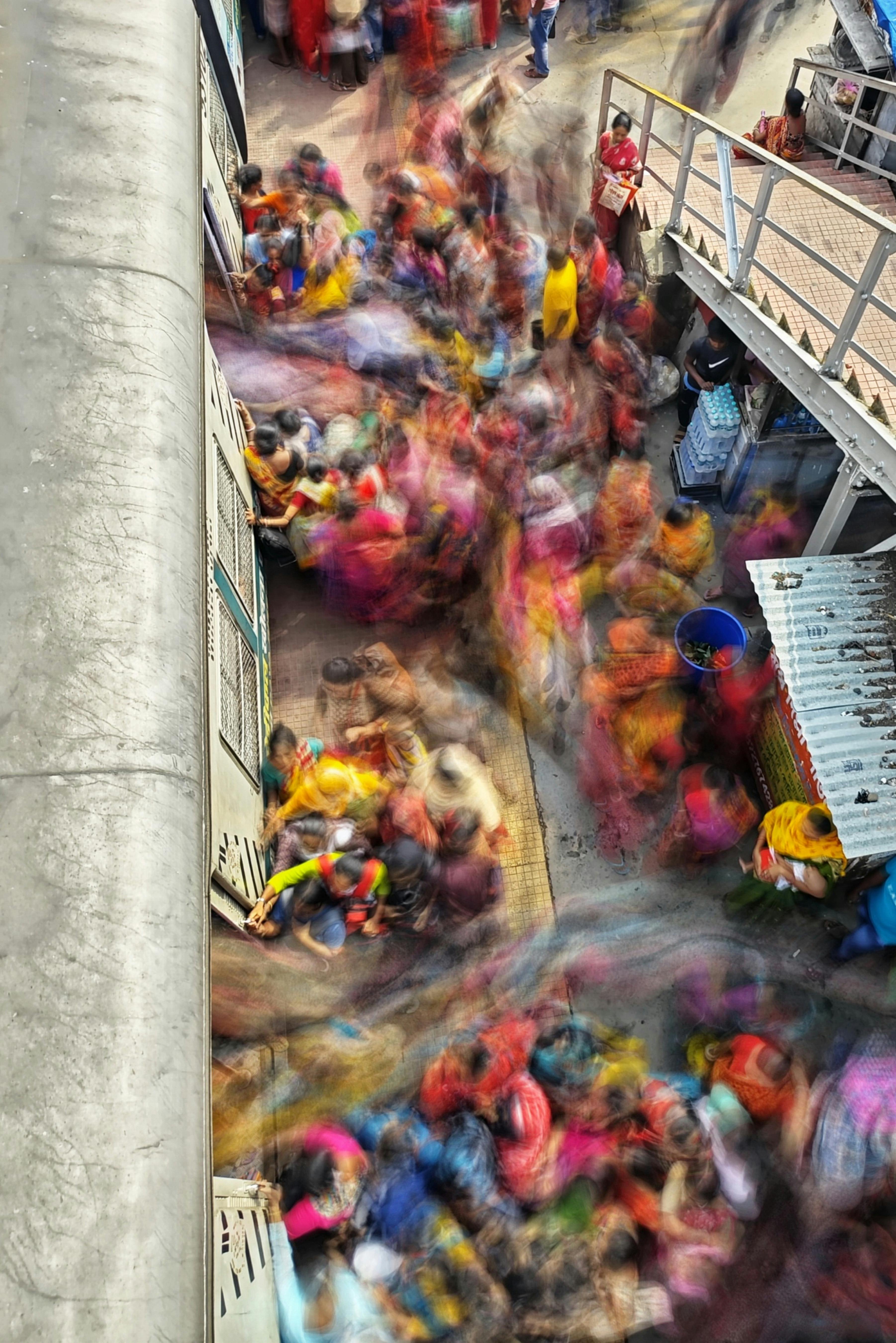 Women rush. · Free Stock Photo