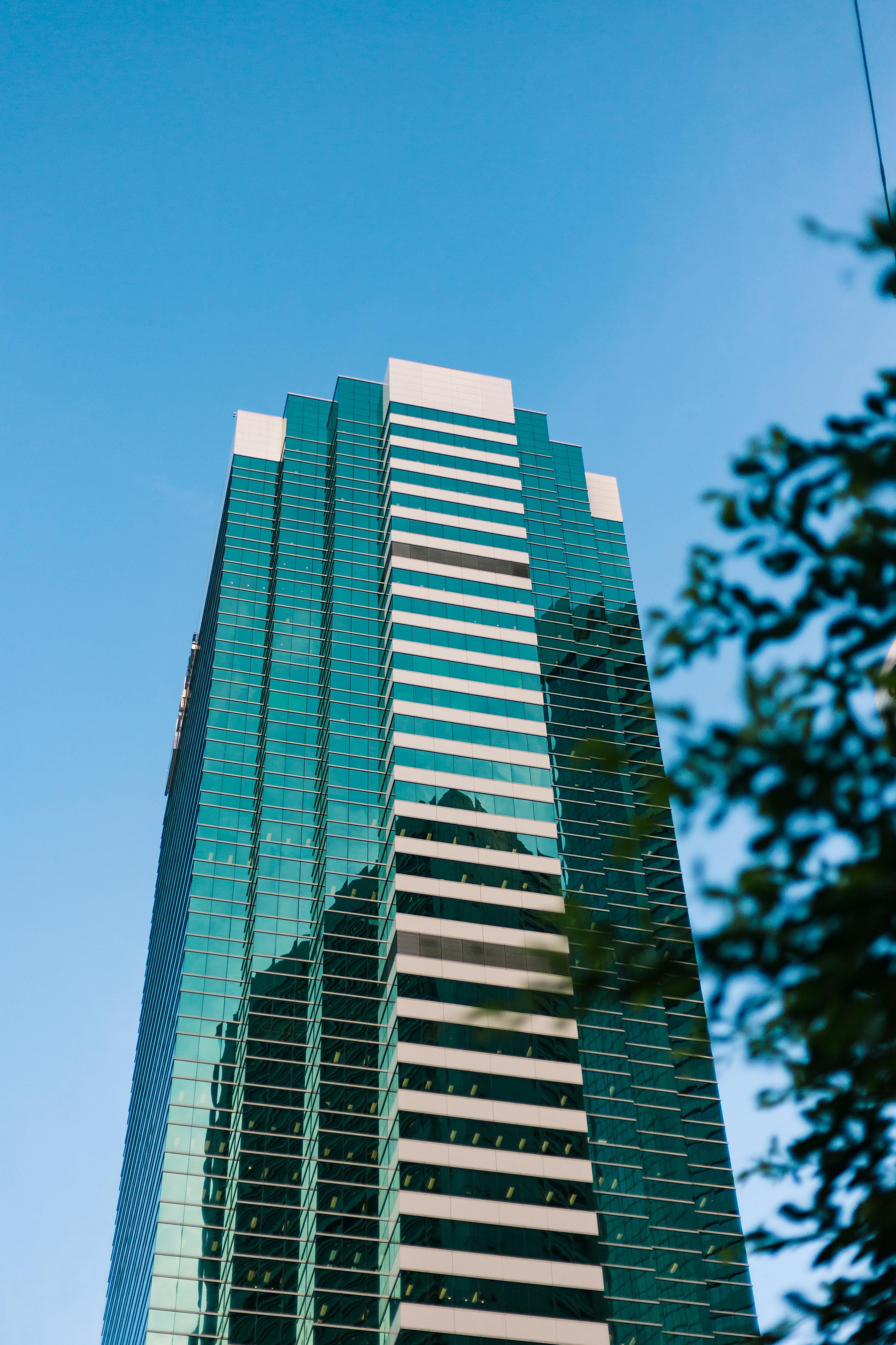 Photographie En Contre Plongée Du Bâtiment · Photo gratuite
