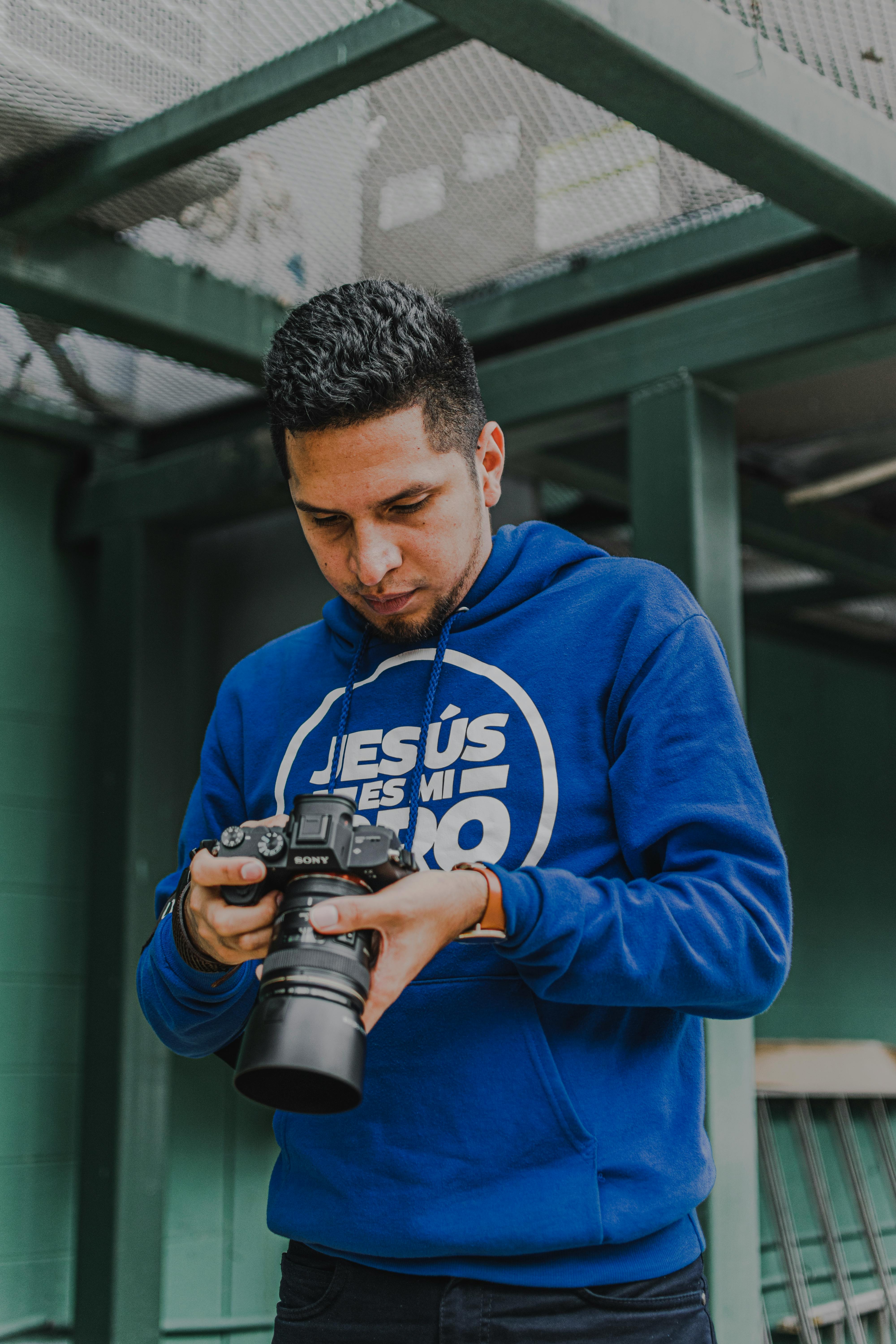 Guy Focusing Photos, Download The BEST Free Guy Focusing Stock Photos ...