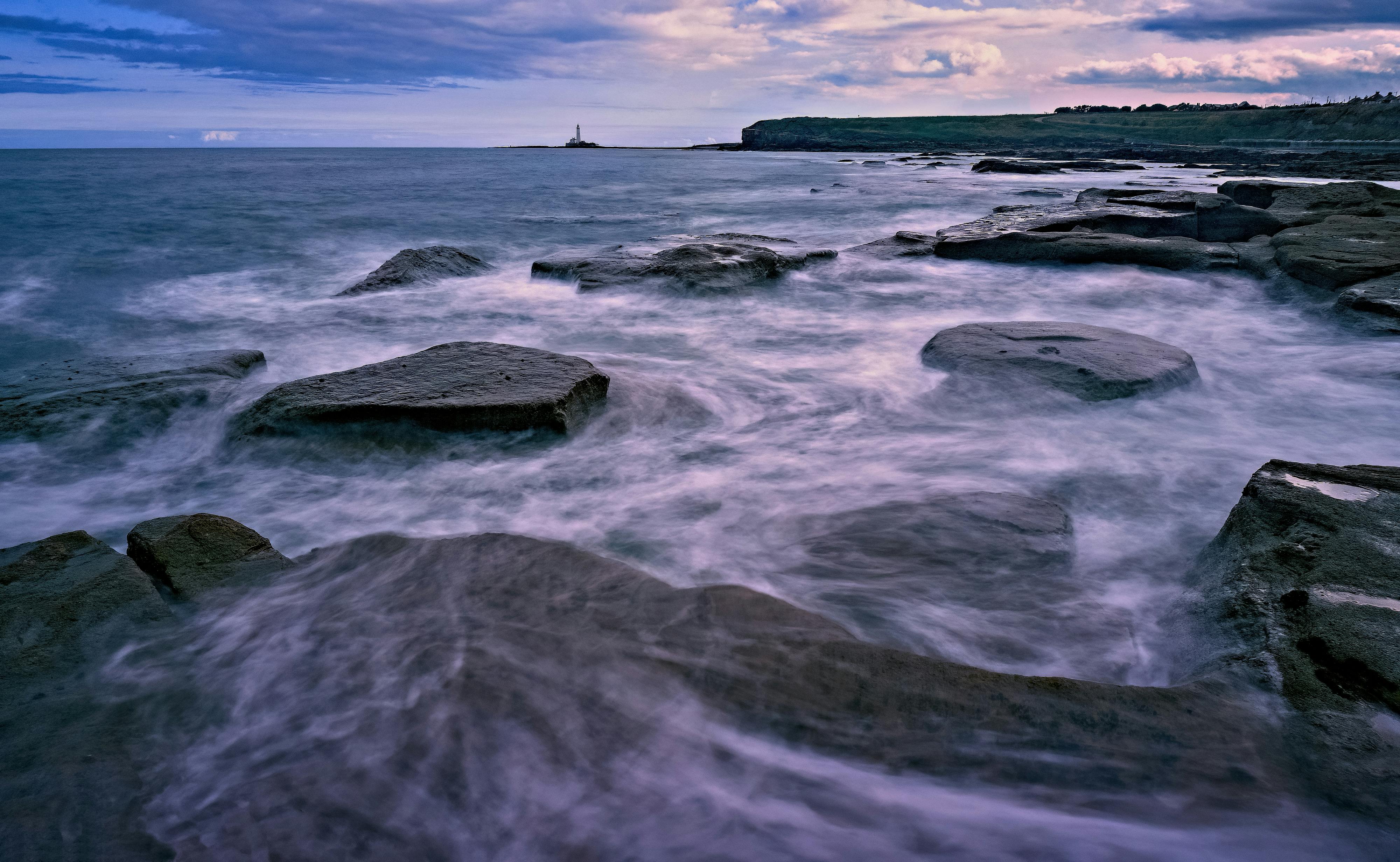 Long Exposure of Waves Washing Up a Rocky Shore · Free Stock Photo