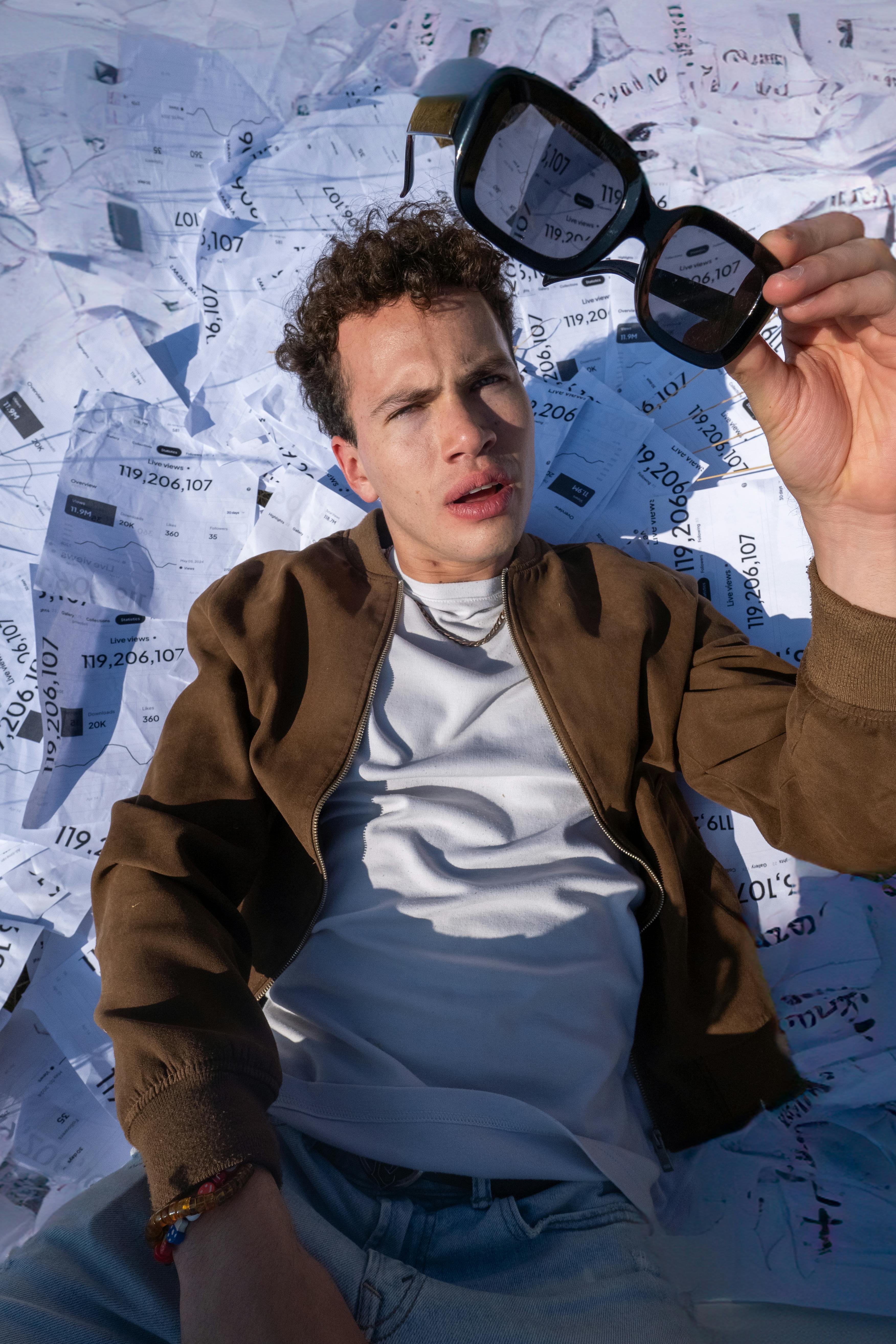 Holding Up Object Photos, Download The BEST Free Holding Up Object ...