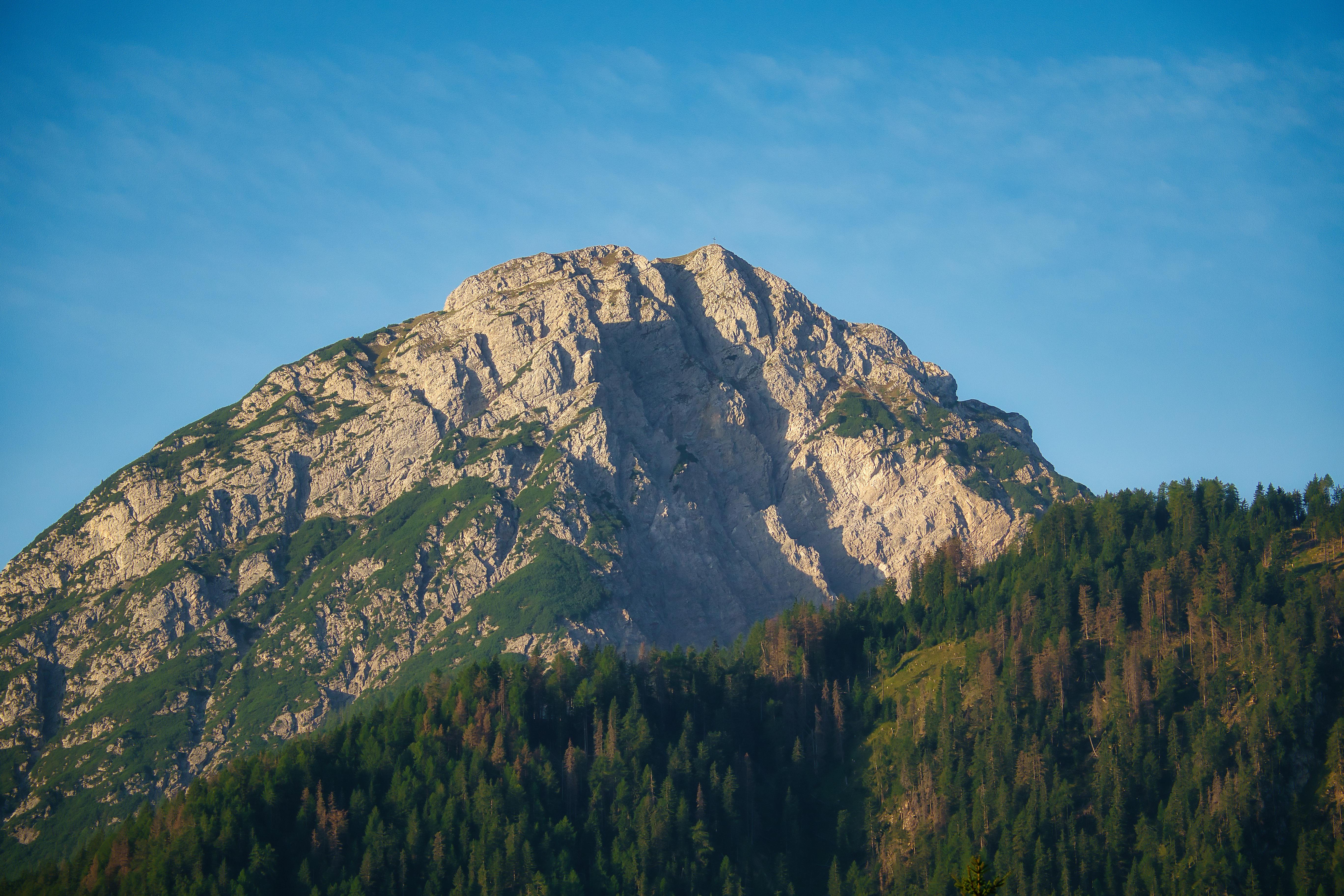 Morning Sunlit on Rough Mountain · Free Stock Photo