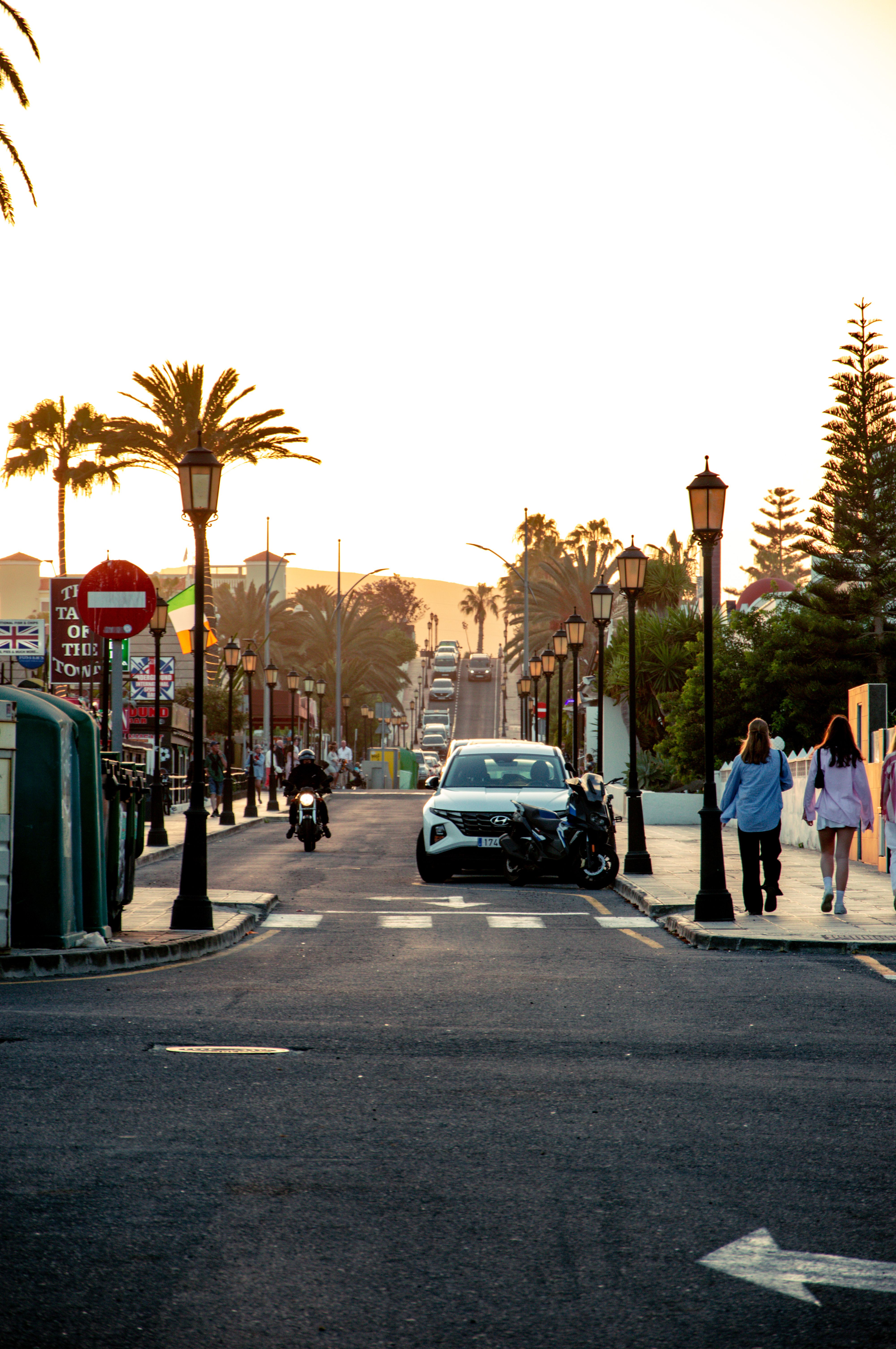 City Street at Sunset · Free Stock Photo