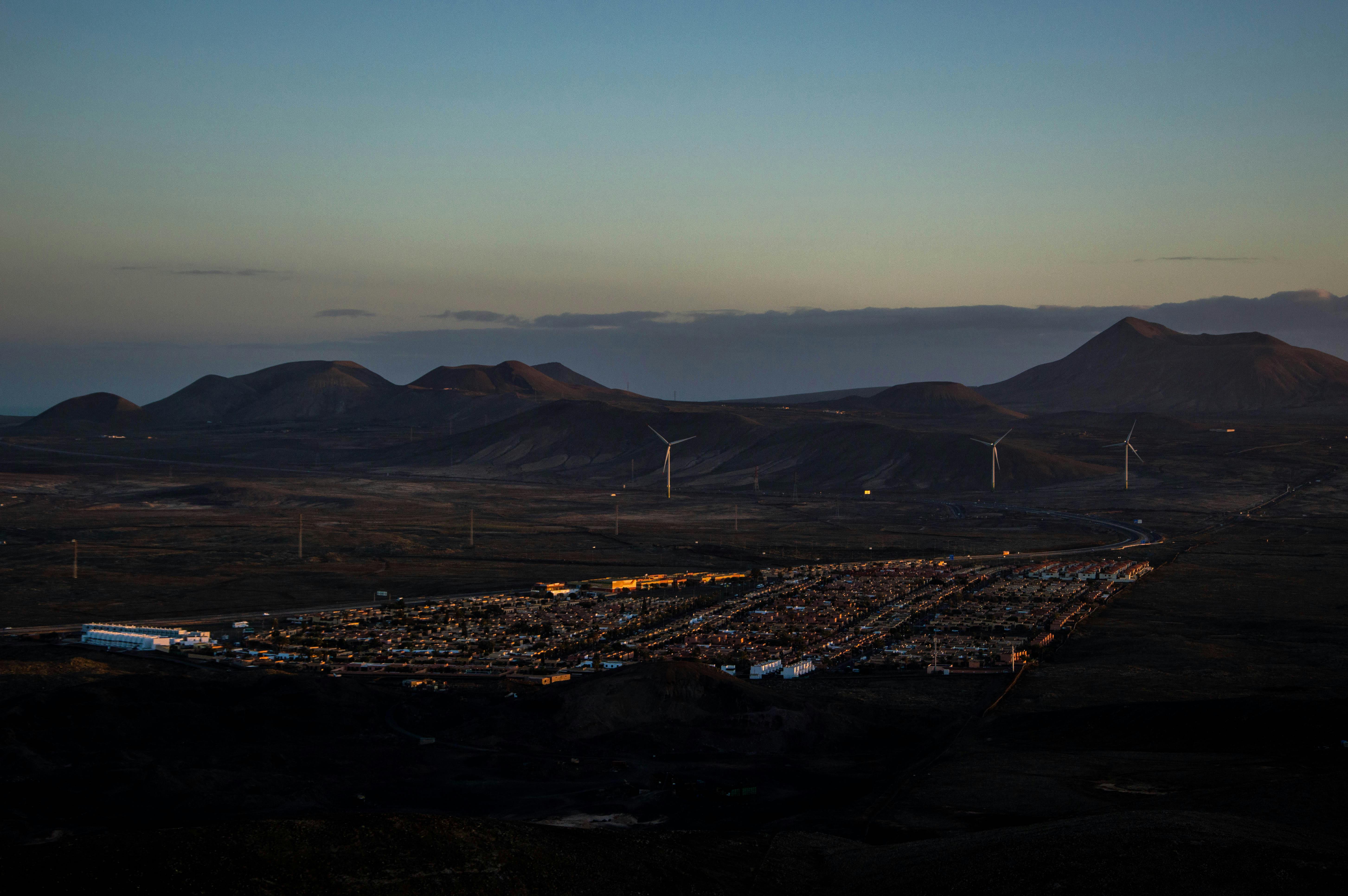 Photo gratuite de aride, aube, caillou, colline, coucher de soleil ...