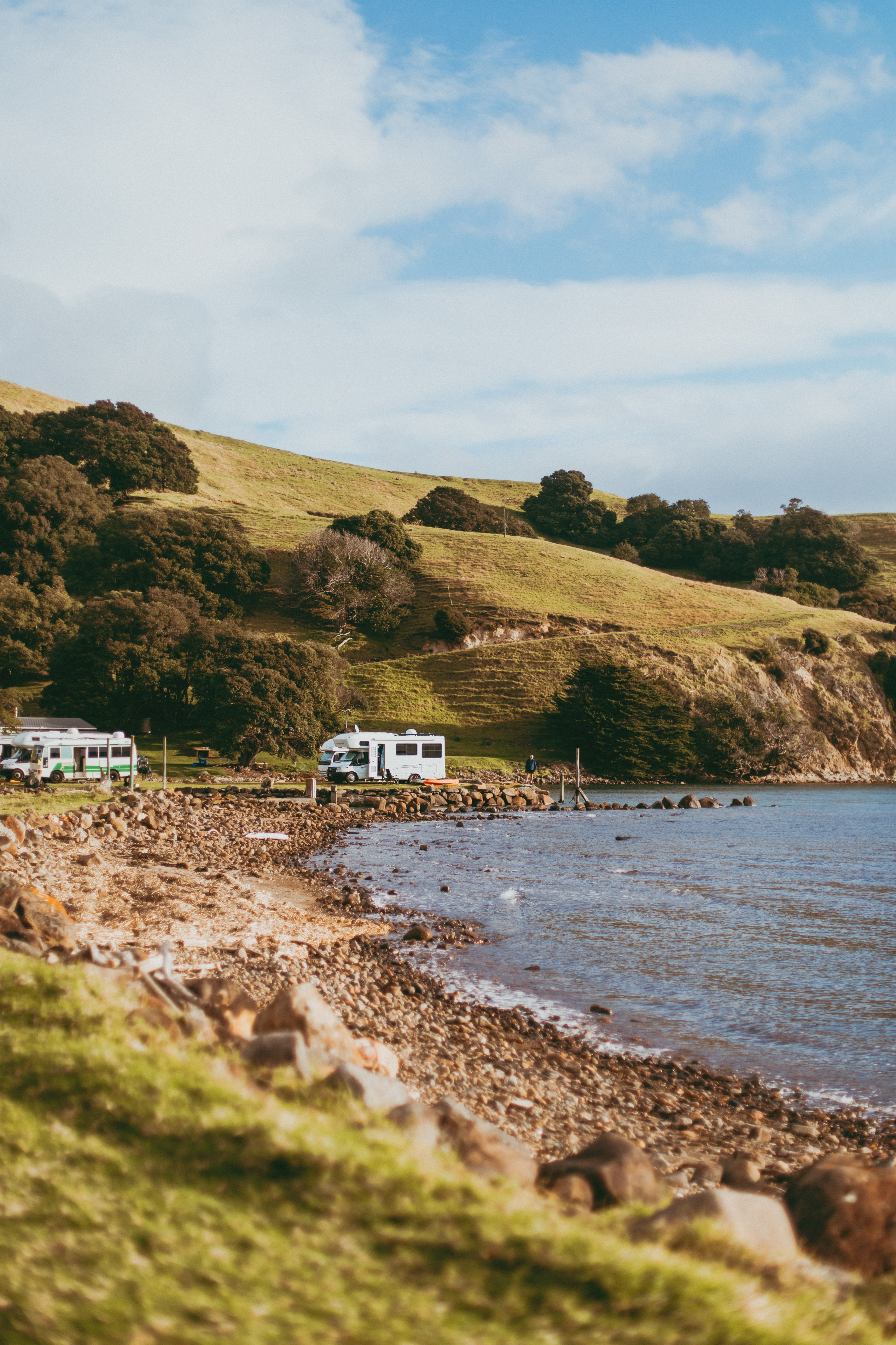 A beach with rv's parked on the shore · Free Stock Photo