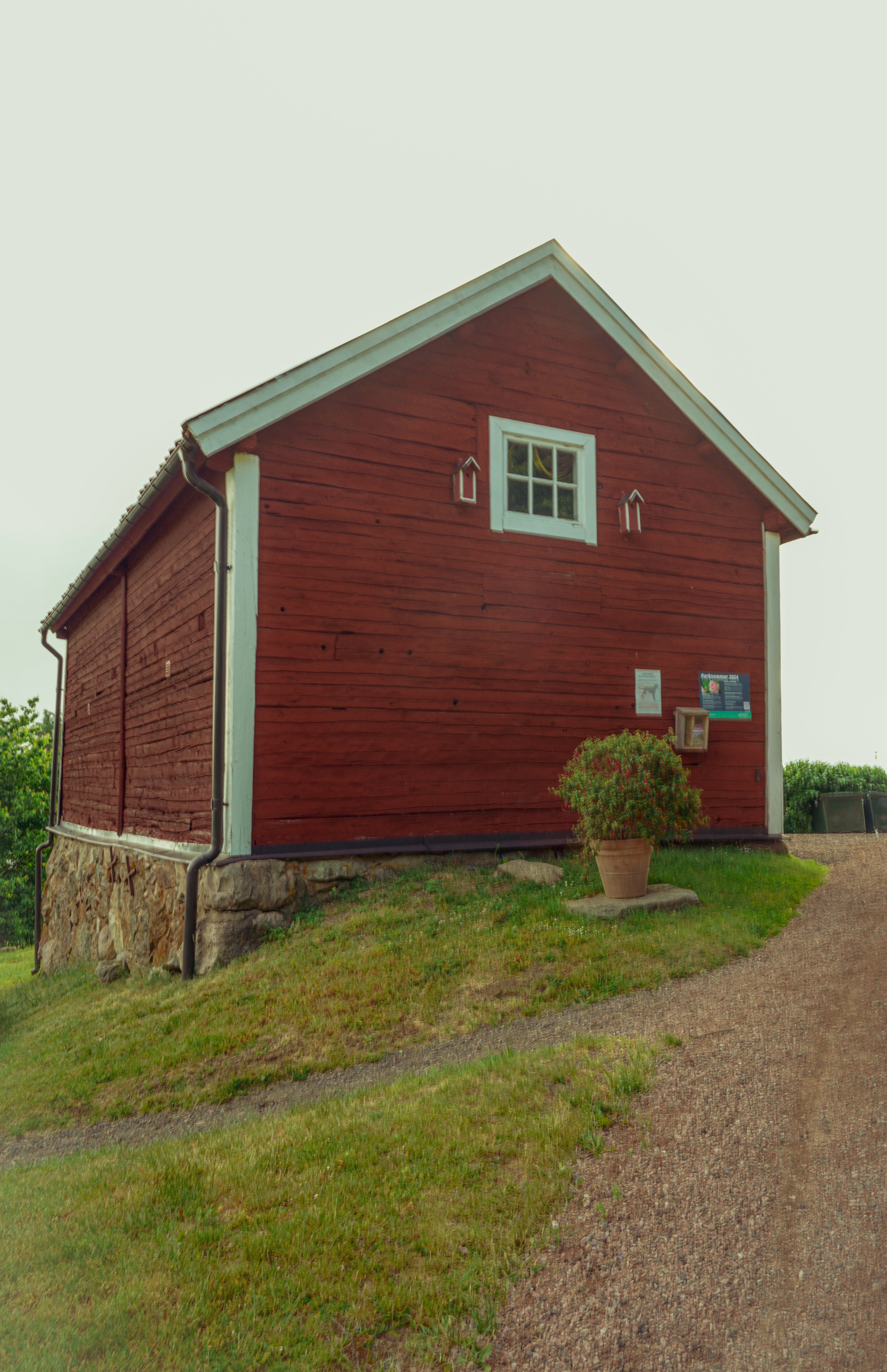 A Red, Wooden Hut in the Countryside · Free Stock Photo