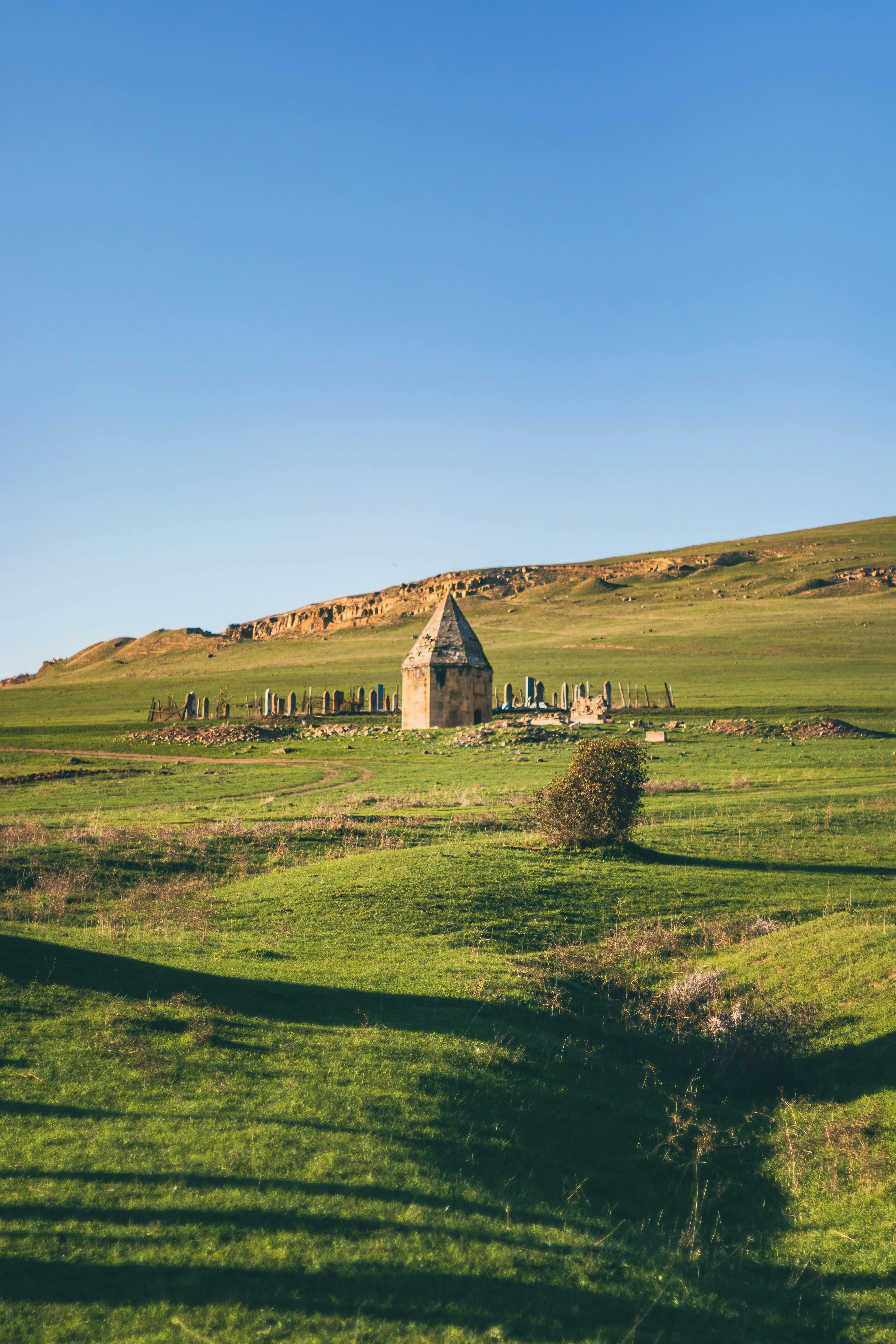 Kalakhana Tomb on a Hillside in Azerbaijan · Free Stock Photo