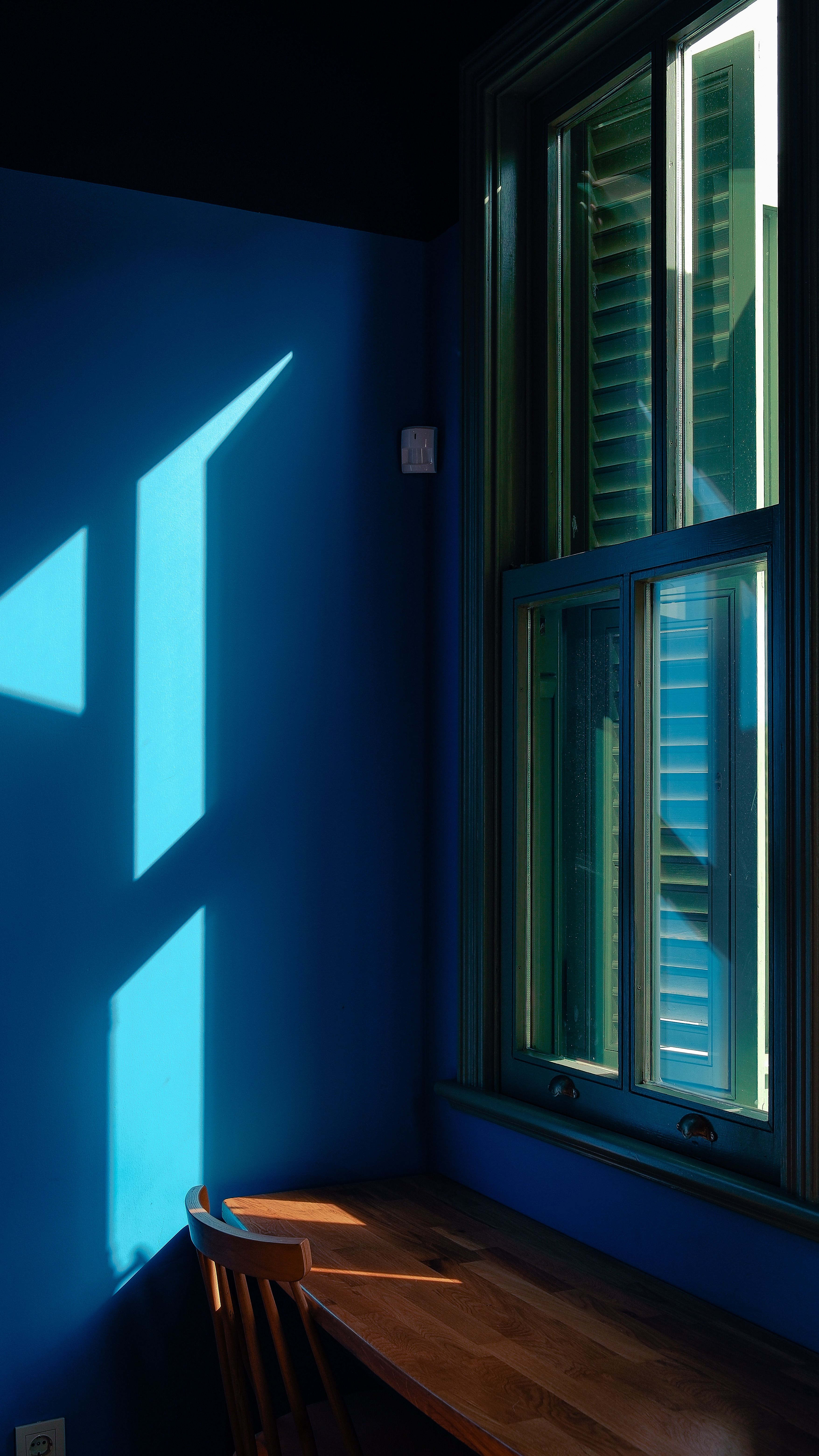 Vertical Sunlight Room Pillars Cinematic Window Light Interior Vertical ...