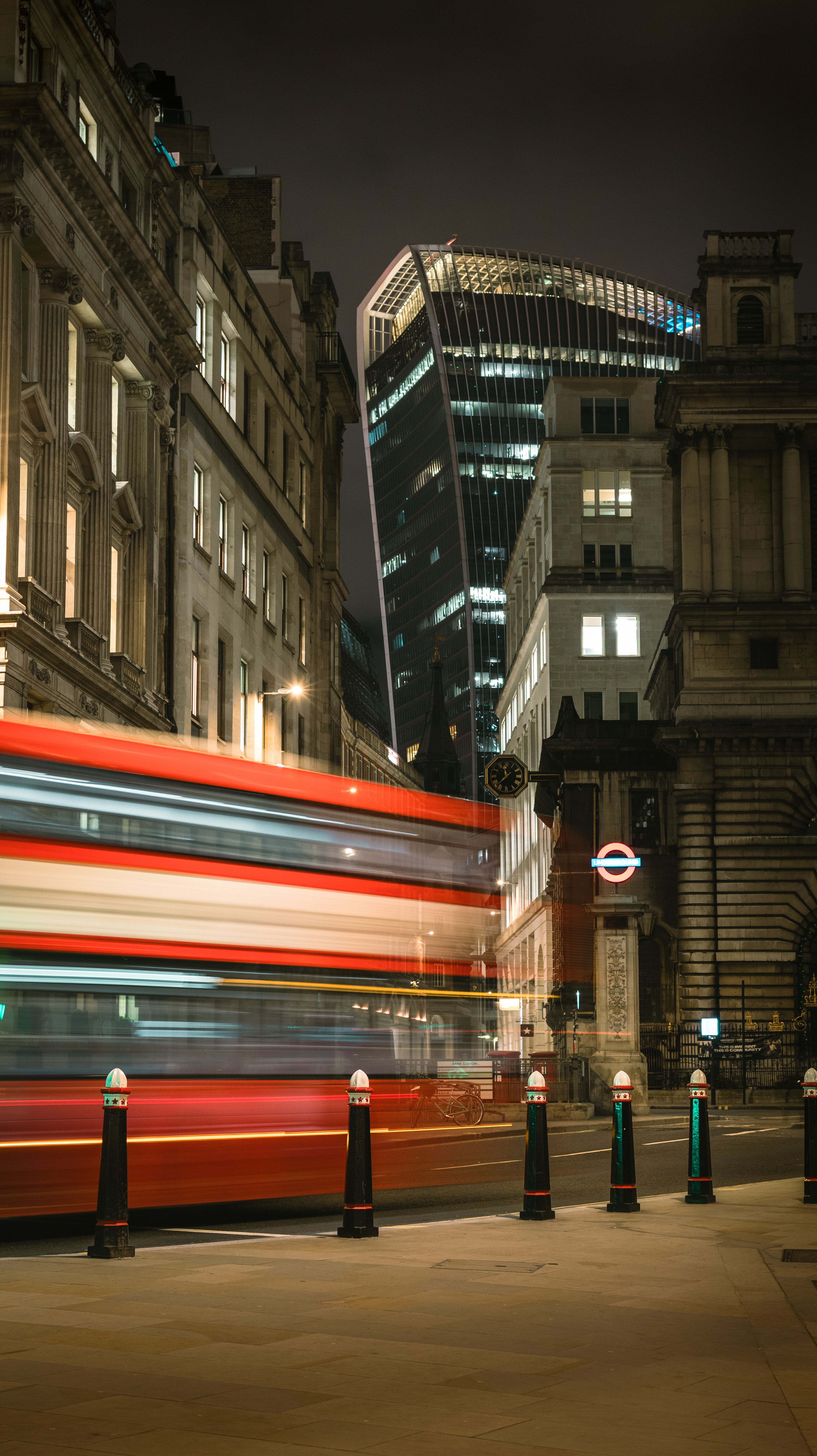 View of a Red Bus in Downtown London, England · Free Stock Photo