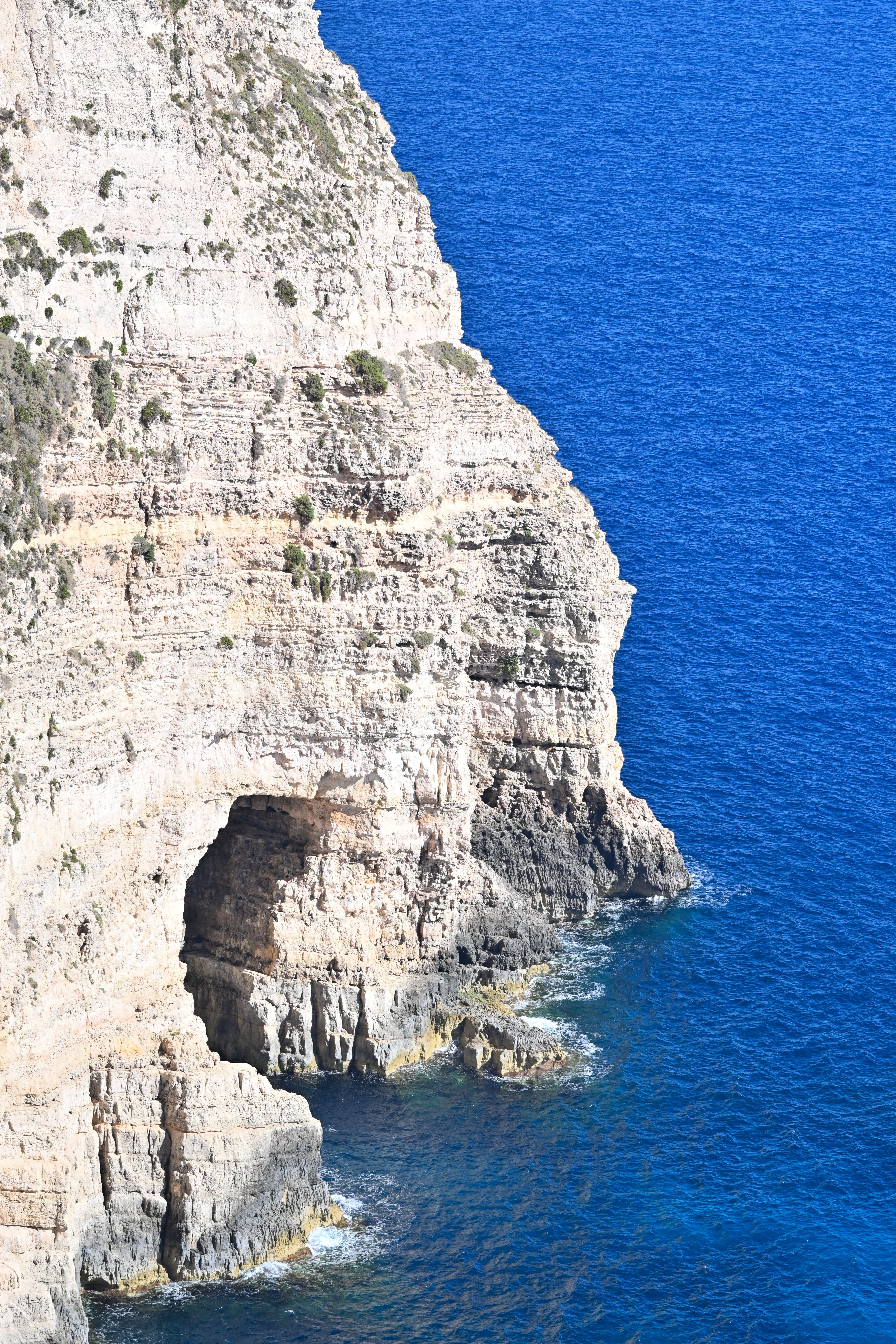 Rocky Cliff by the Shore · Free Stock Photo