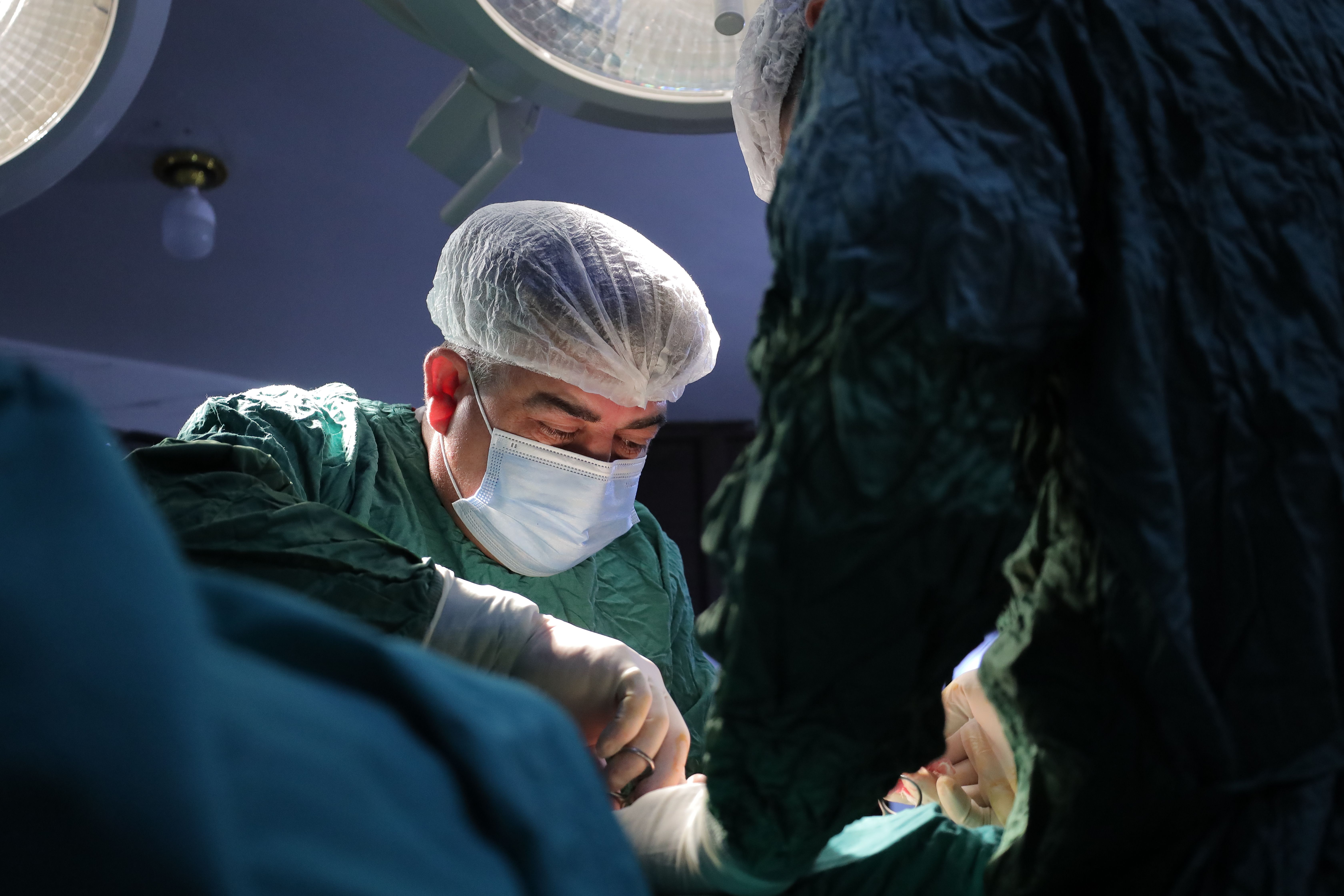 Surgeon Working in Mask · Free Stock Photo