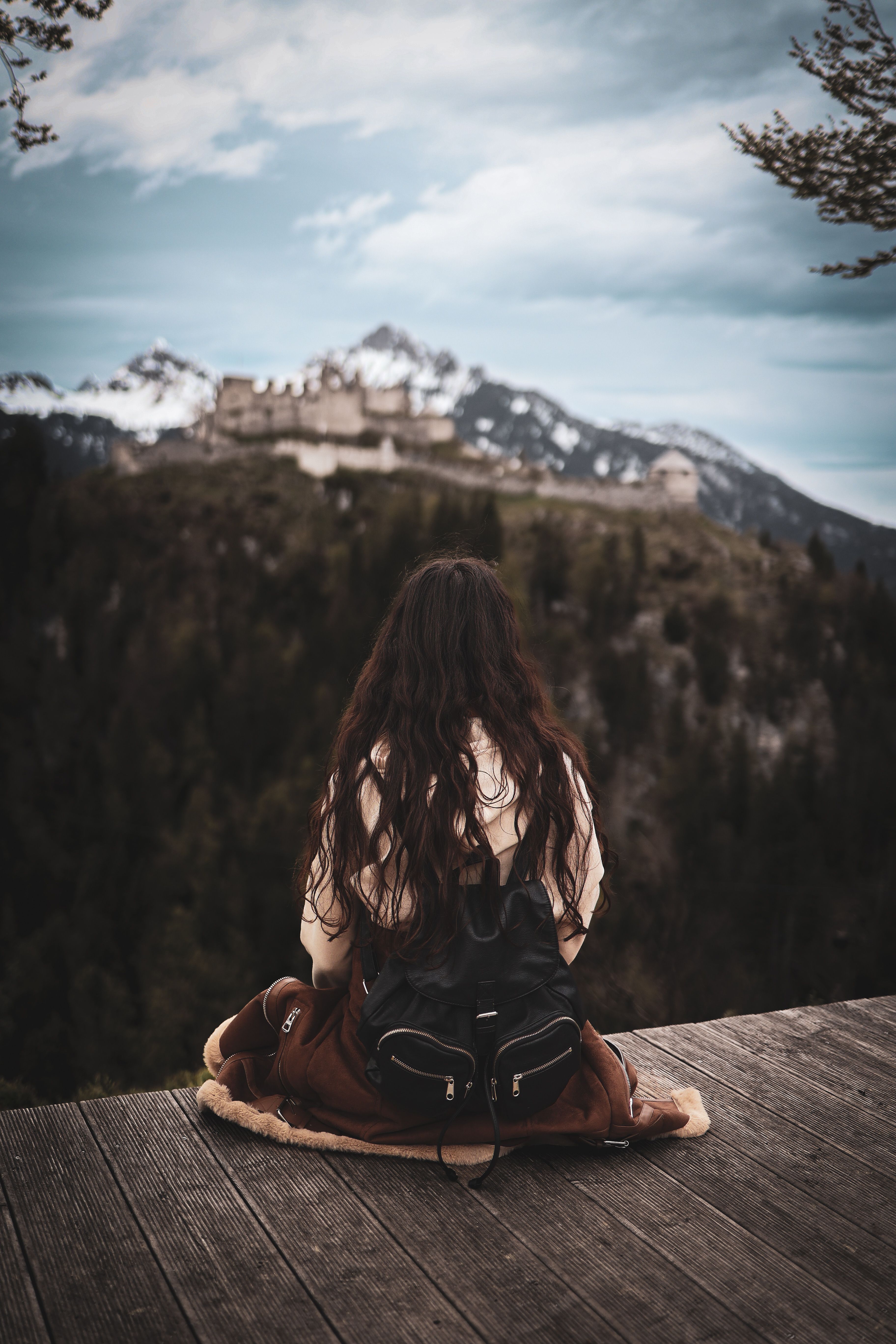 Girl and castle · Free Stock Photo