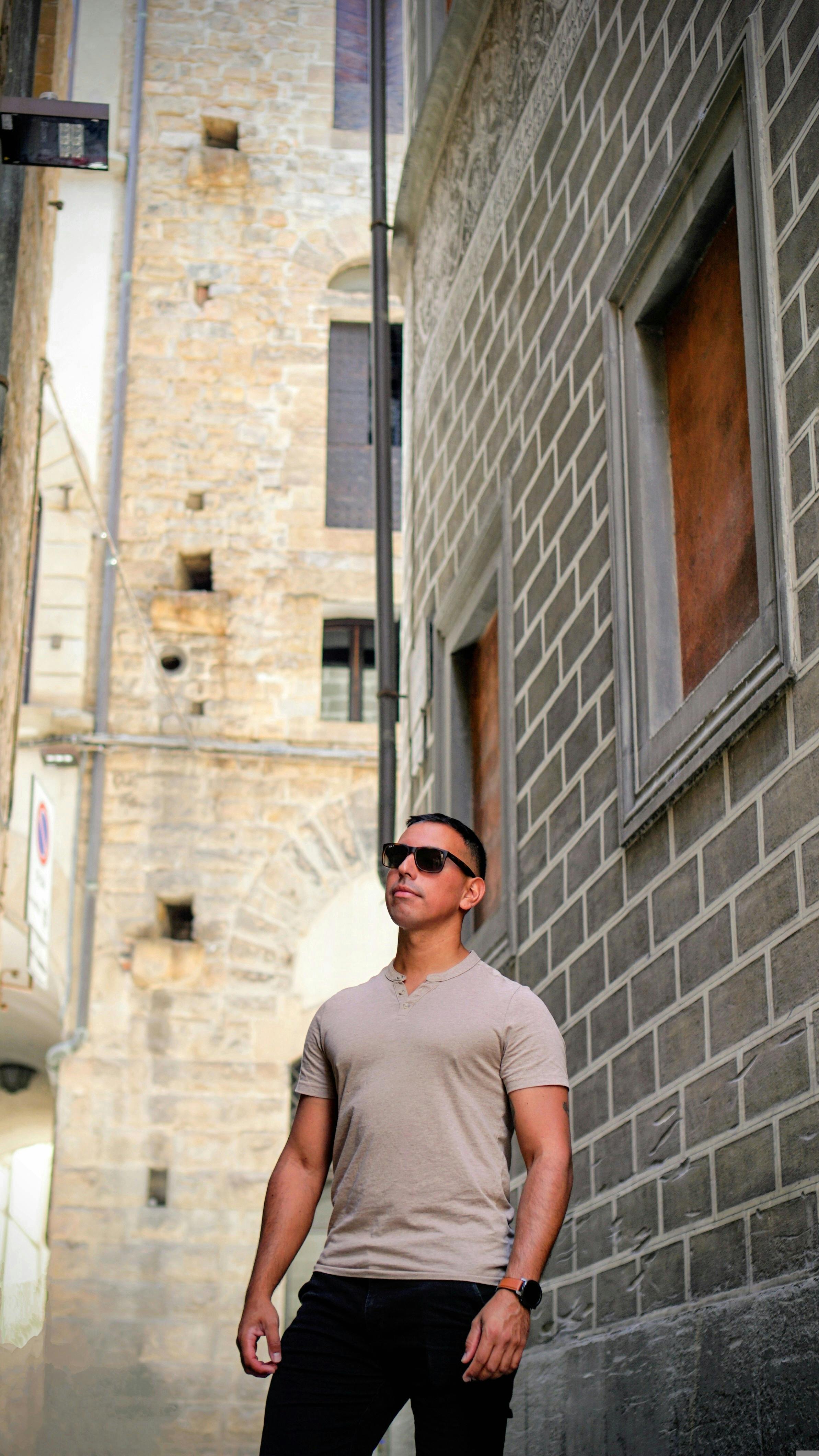 Man and Wall · Free Stock Photo