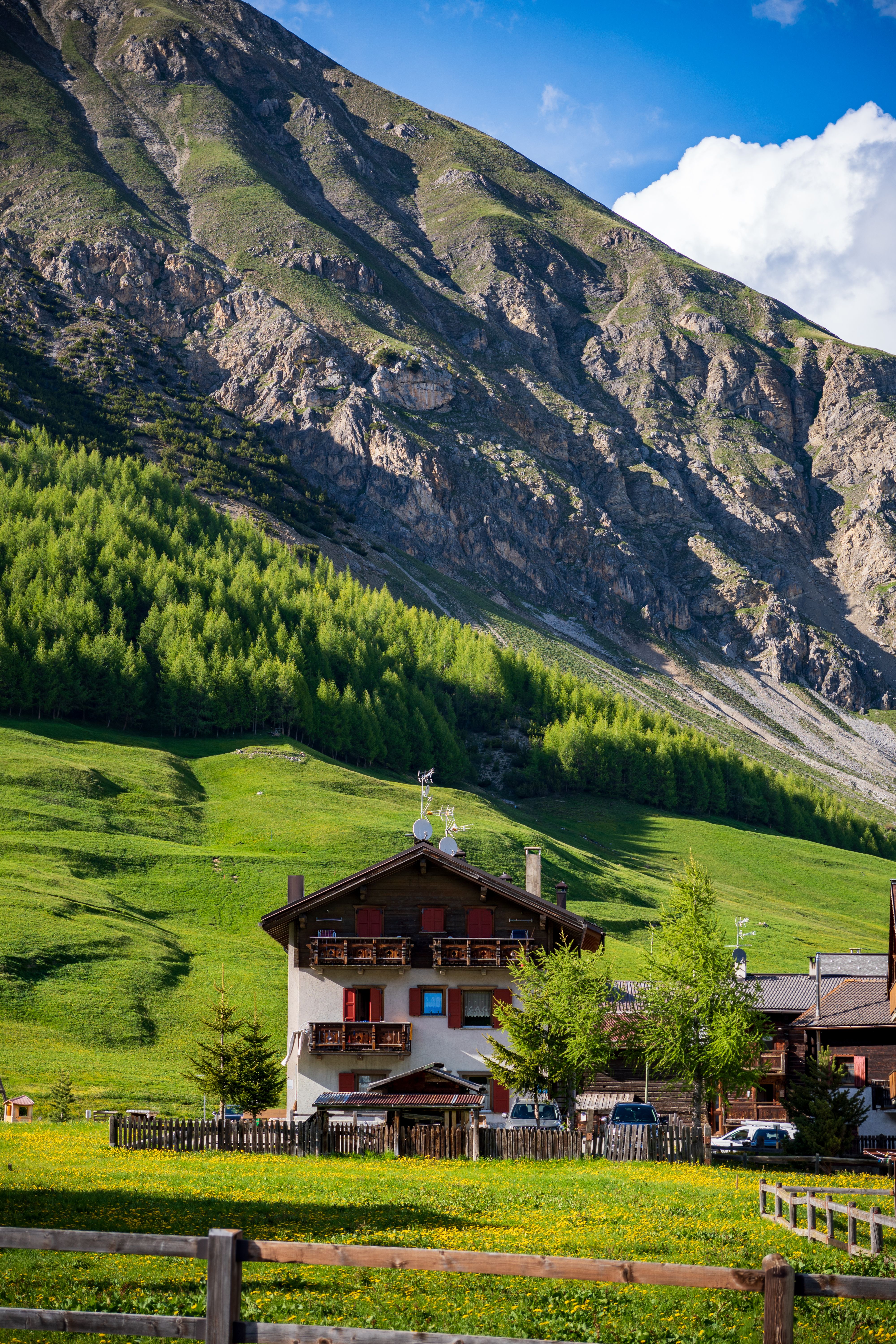 Peaceful Countryside By the Mountains · Free Stock Photo
