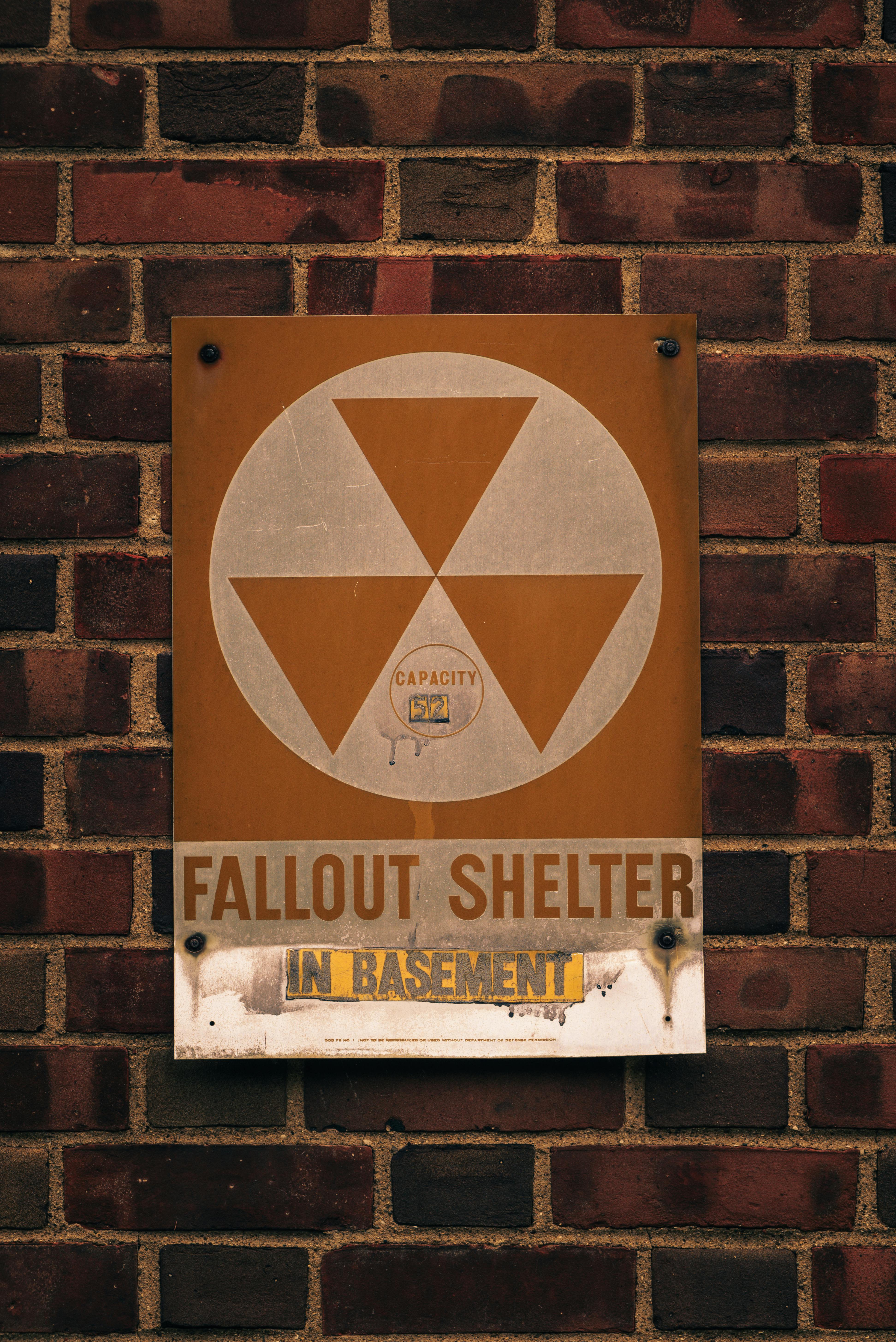 Information Sign of a Fallout Shelter on a Brick Wall · Free Stock Photo