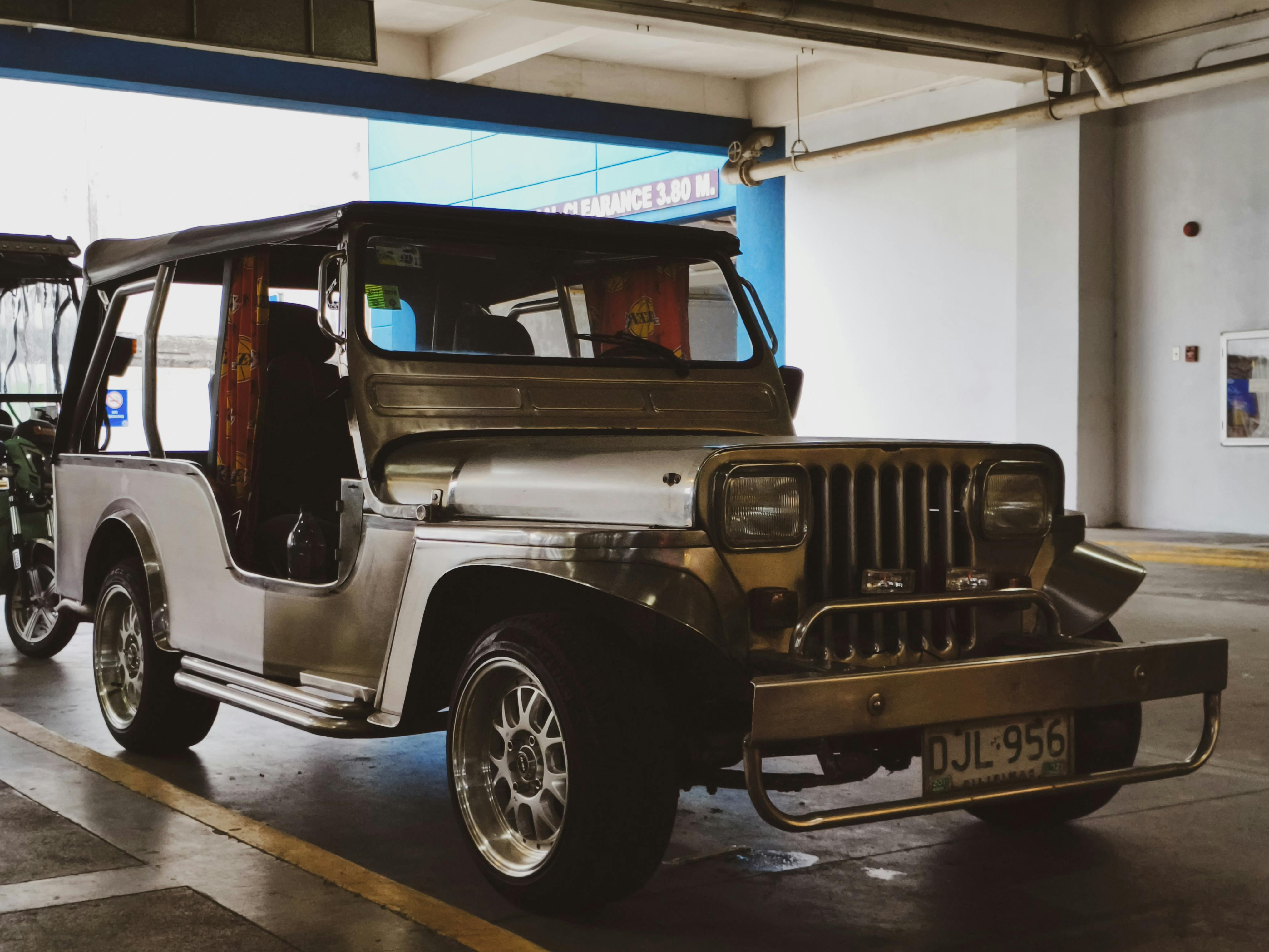 Jeep in Garage · Free Stock Photo