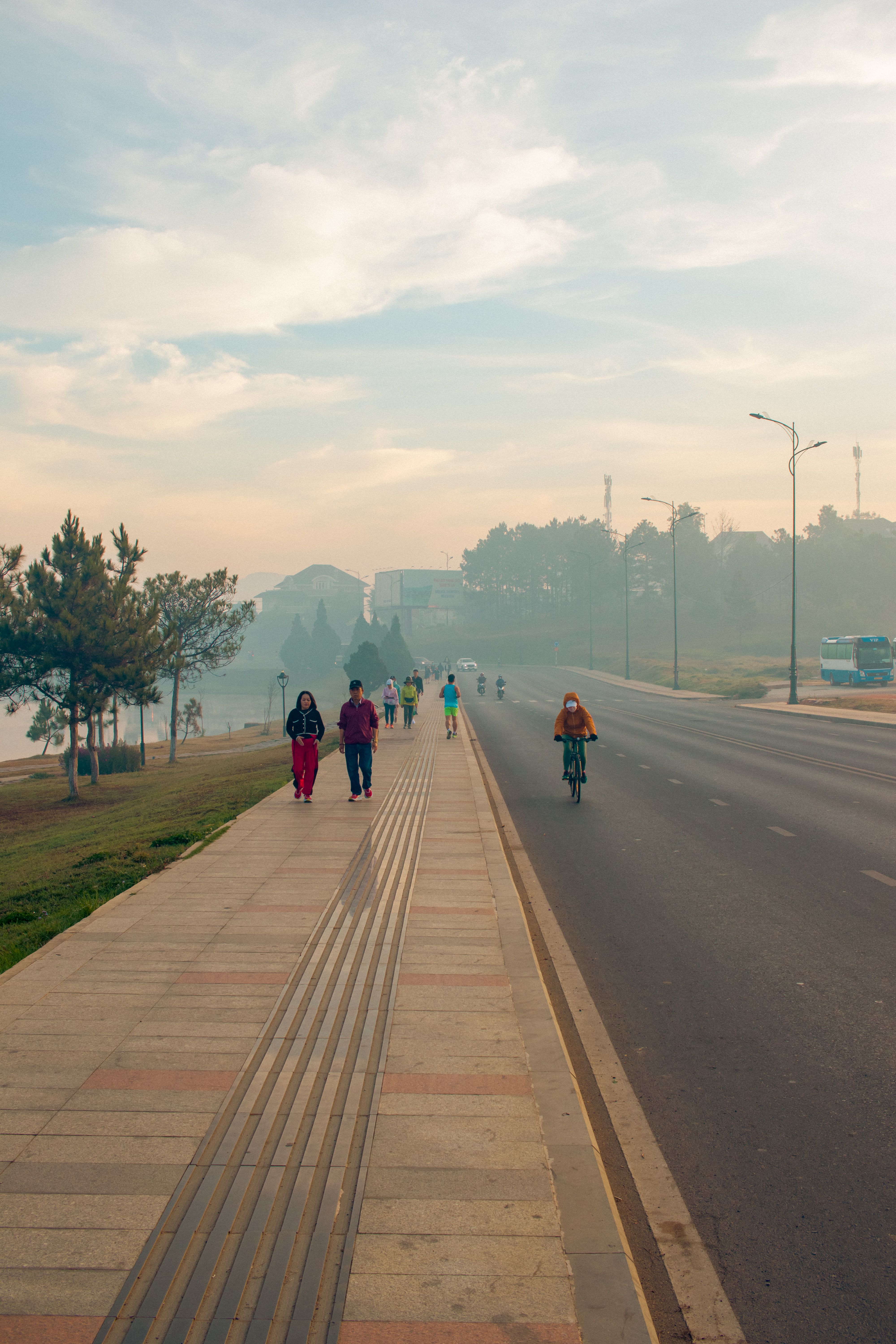 Road with Pavement and Walking People · Free Stock Photo