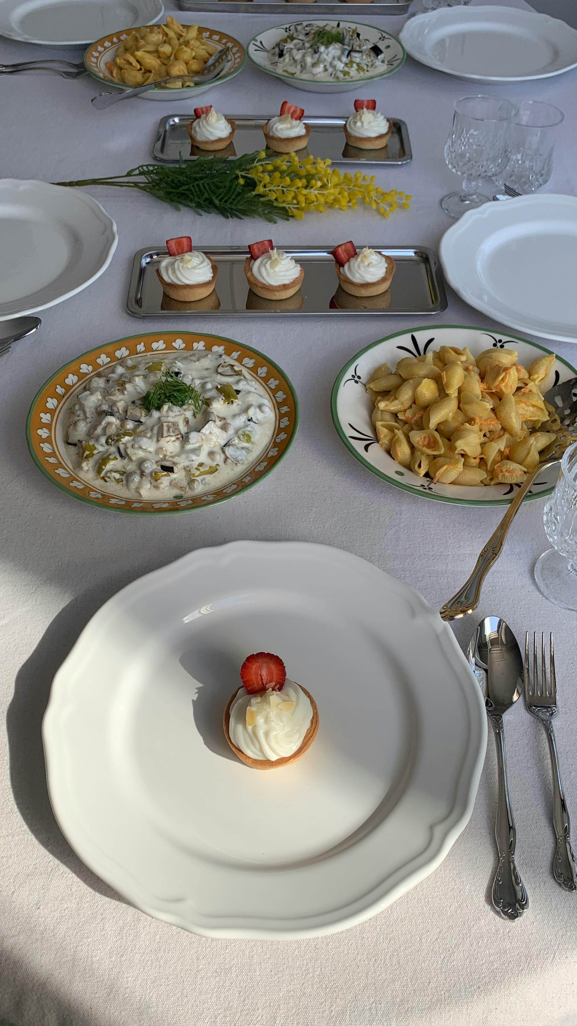 Lunch table III · Free Stock Photo