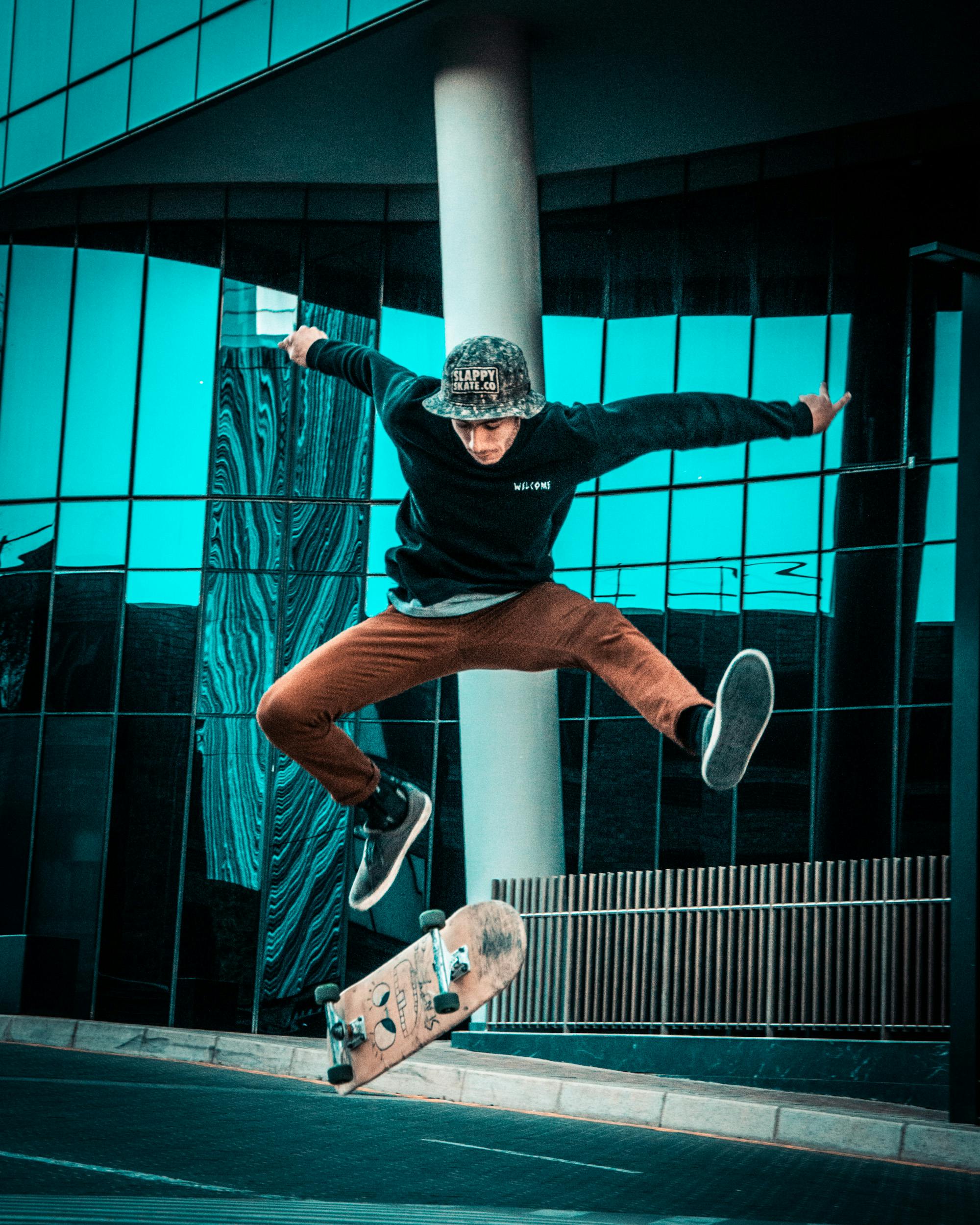Foto profissional gratuita de andar de esqueite, andar de skate, artifício