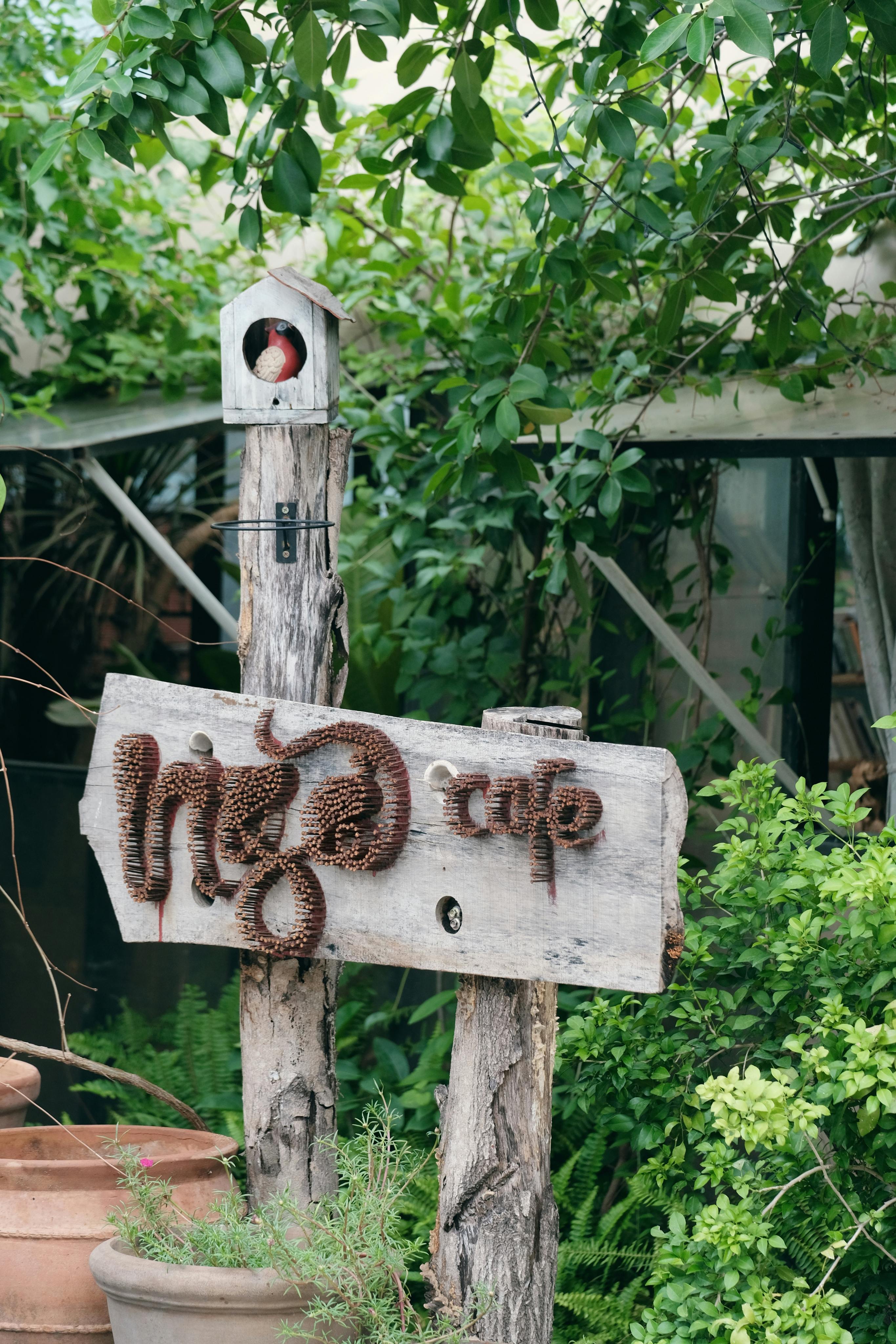 Brown and White Open Signage · Free Stock Photo