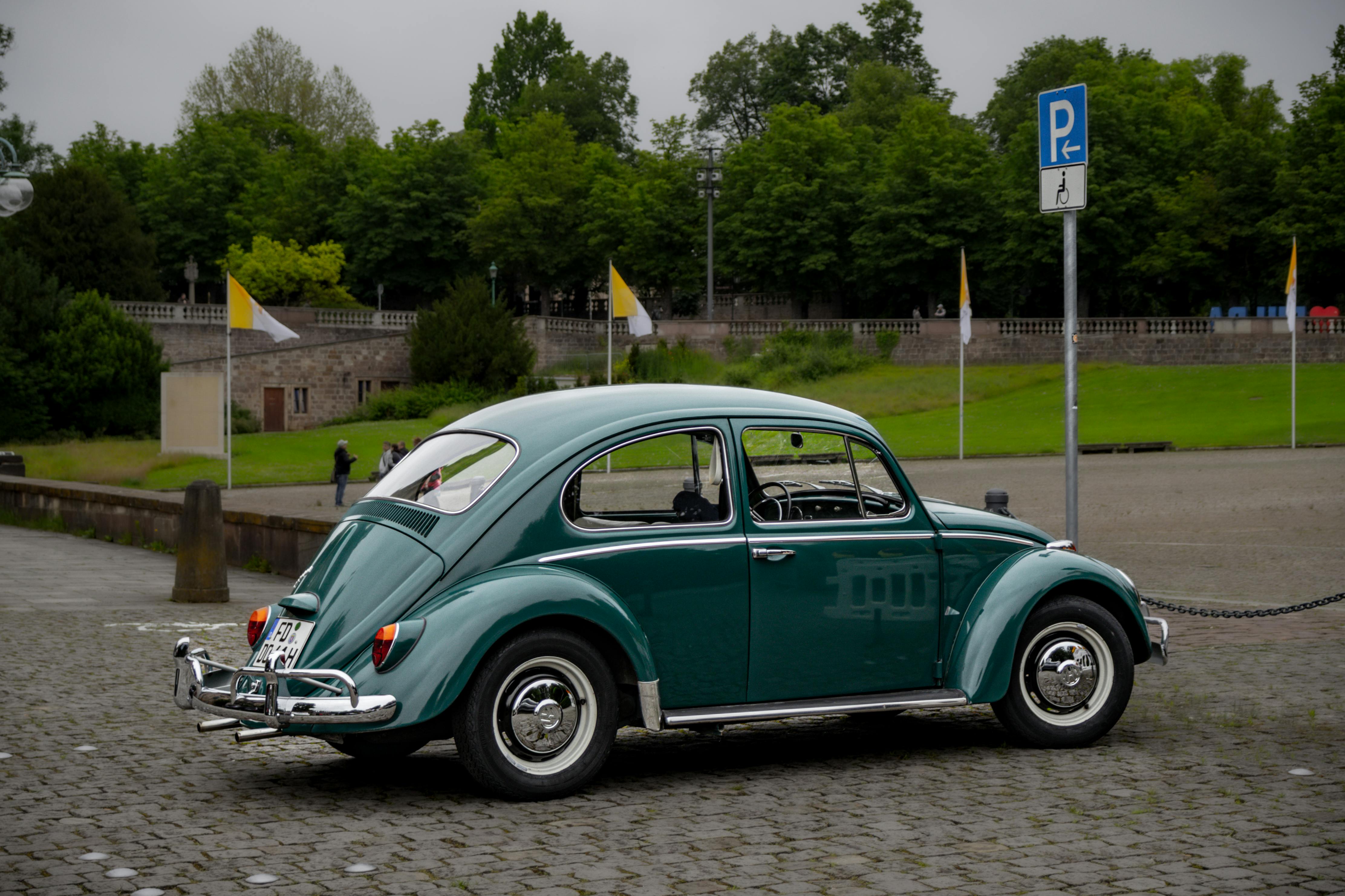 Retro Volkswagen Beetle · Free Stock Photo