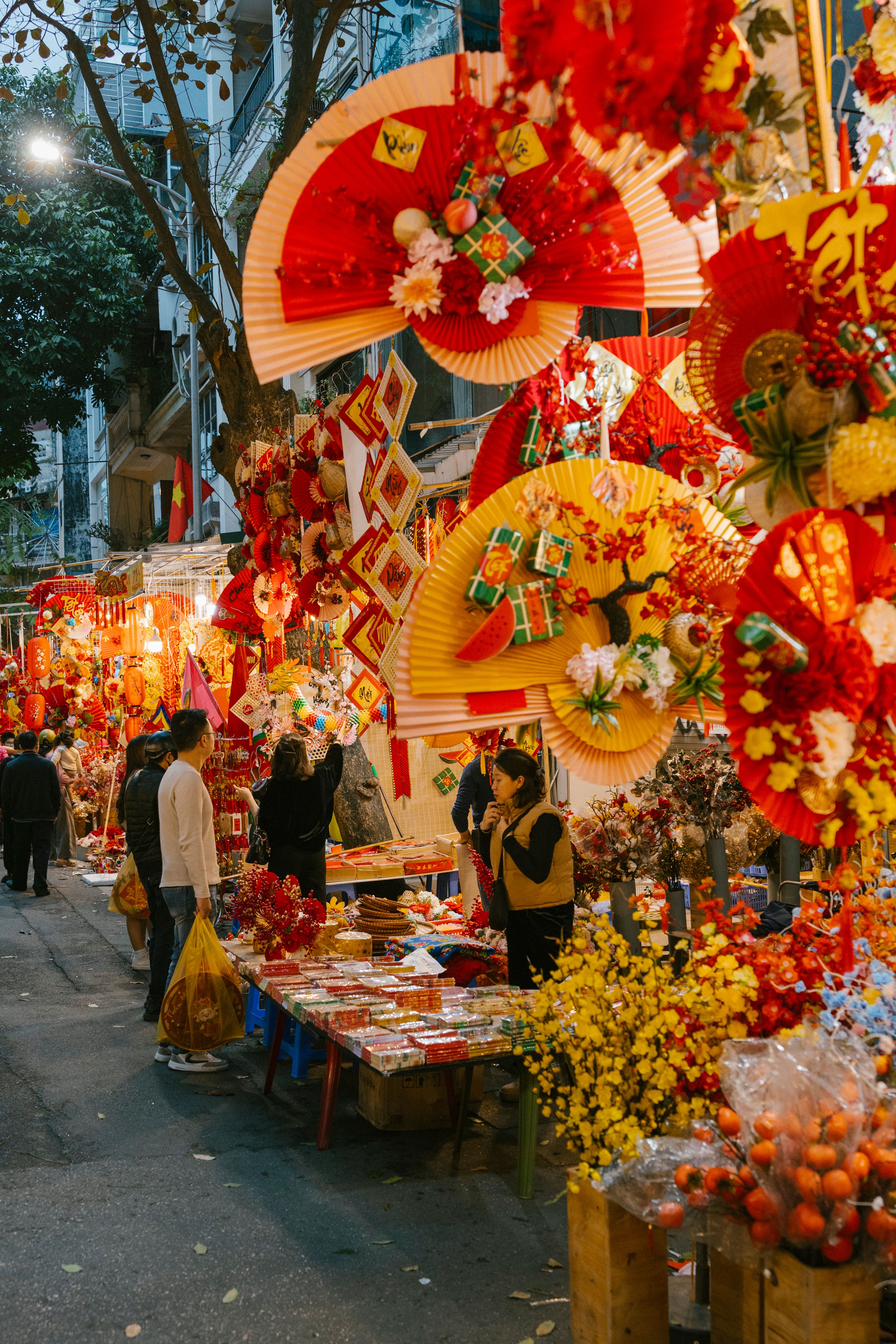 Stalls with Festive Merchandise · Free Stock Photo