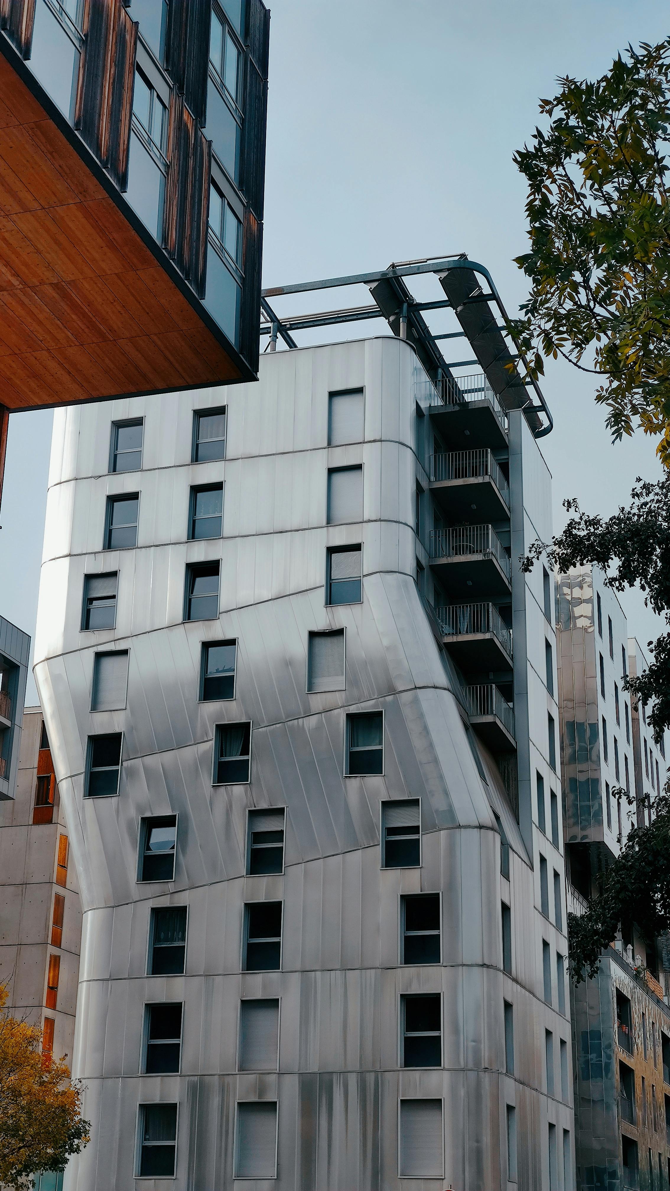 Modern Block of Flats in City · Free Stock Photo