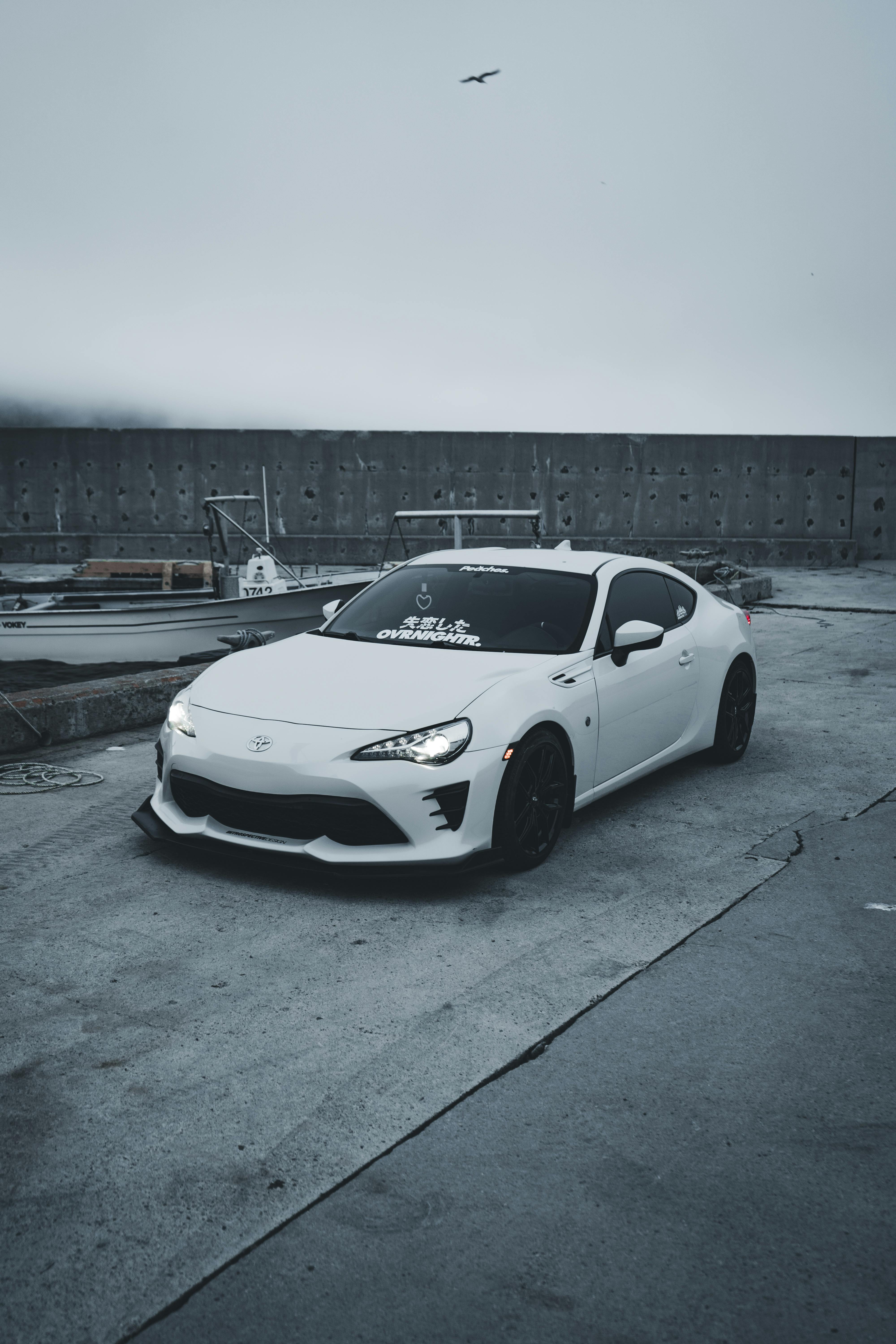 Back of Toyota · Free Stock Photo