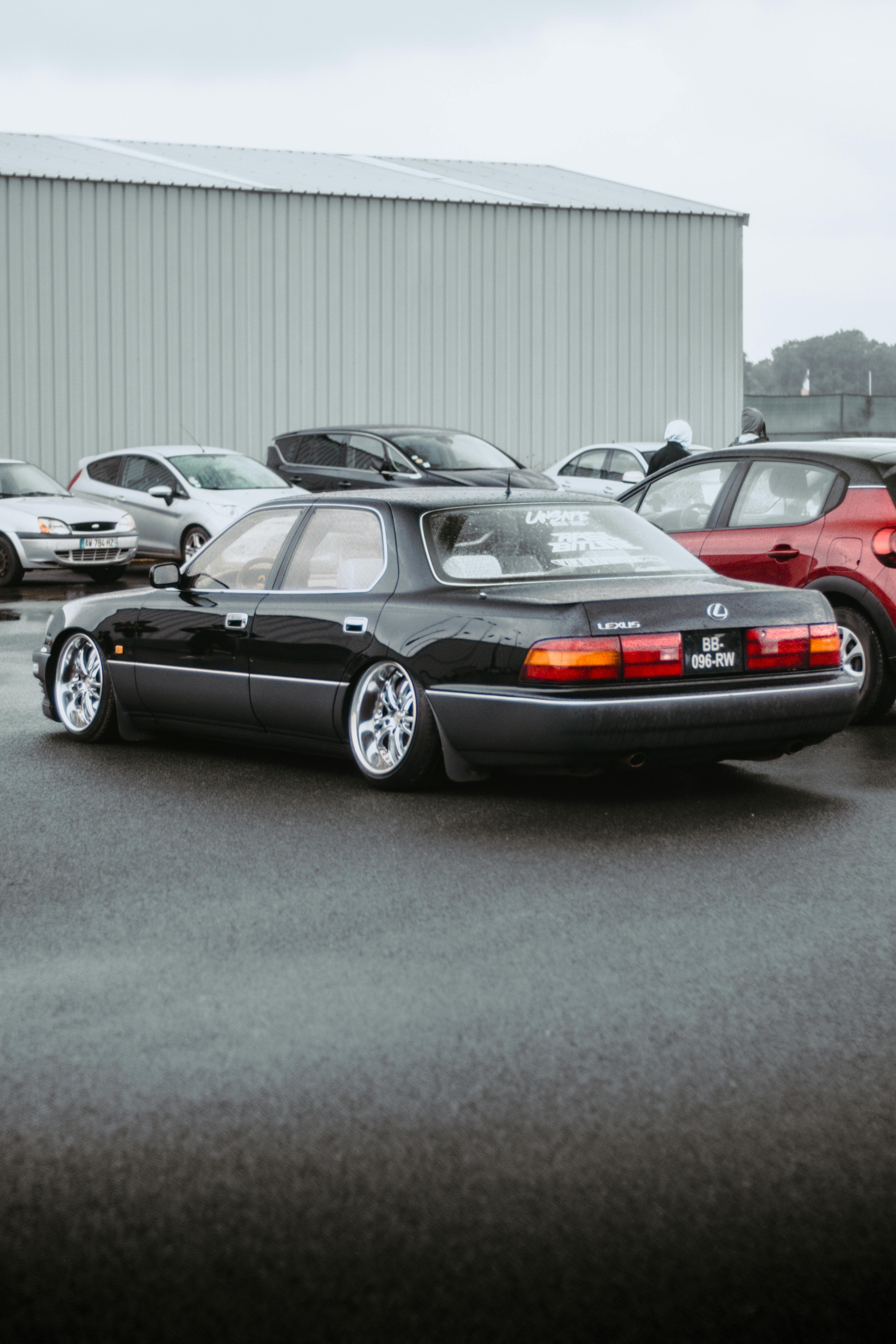 Selective Focus of Lexus LS400 · Free Stock Photo