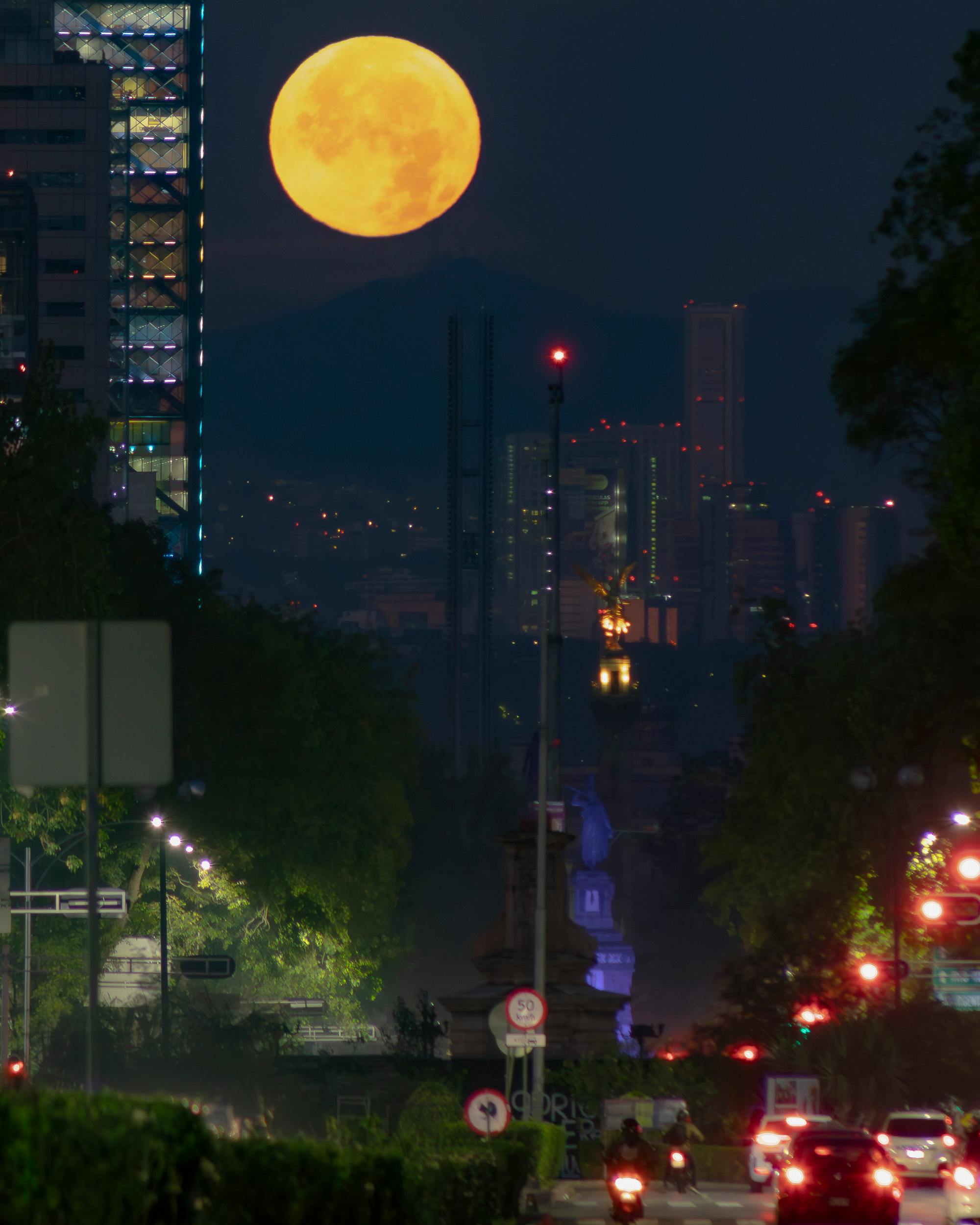 Full Moon over City at Night · Free Stock Photo