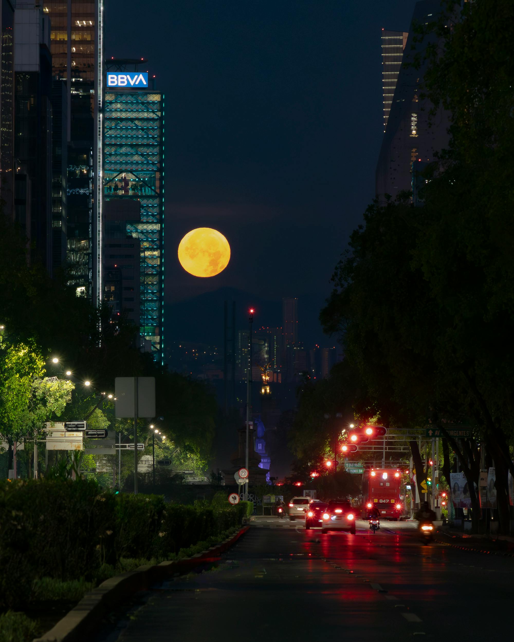 Full Moon over City at Night · Free Stock Photo