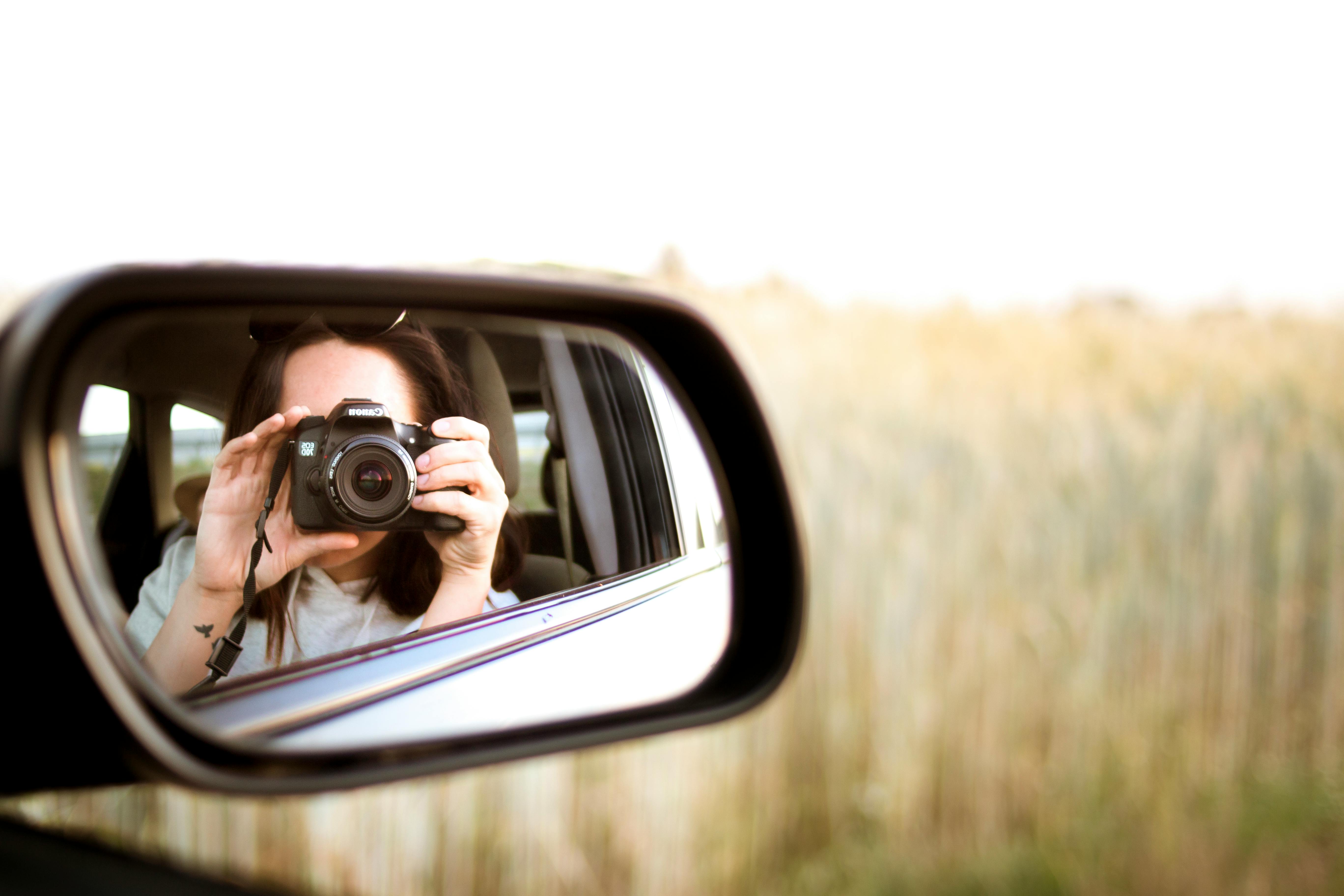 Woman Holding a Gray and Black Adjustable Lens Camera · Free Stock Photo